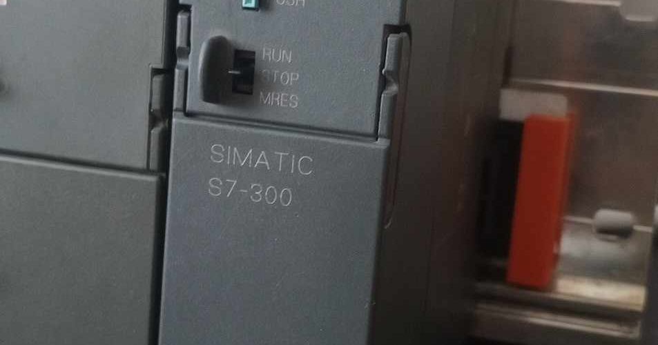 Pin Securing Cap for SIMATIC S7-300, Bus Connector (6ES7390-0AA00-0AA0 ...