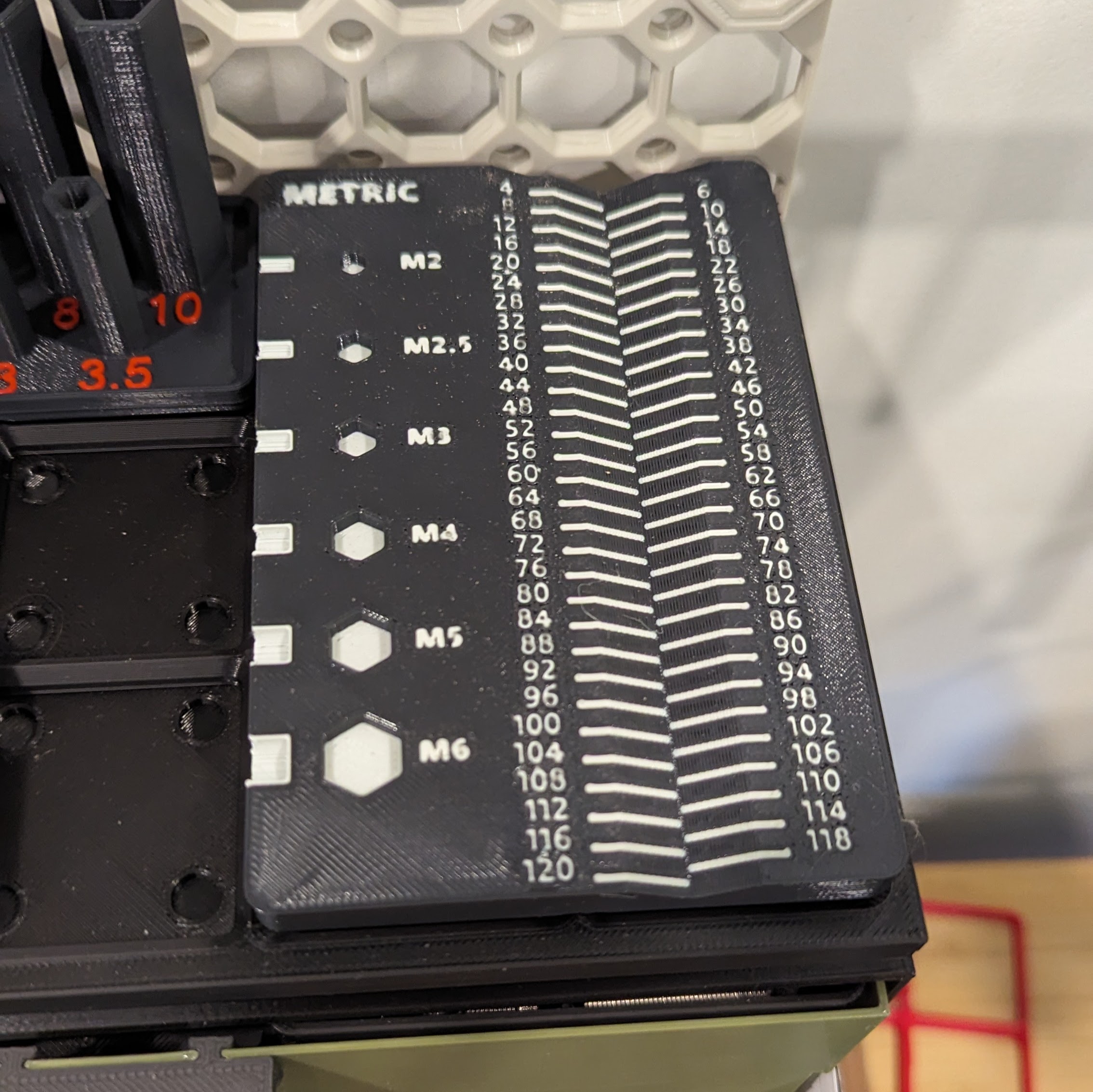 Multimaterial metric screw and nut measurement tool for gridfinity by Hugo | Download free STL ...