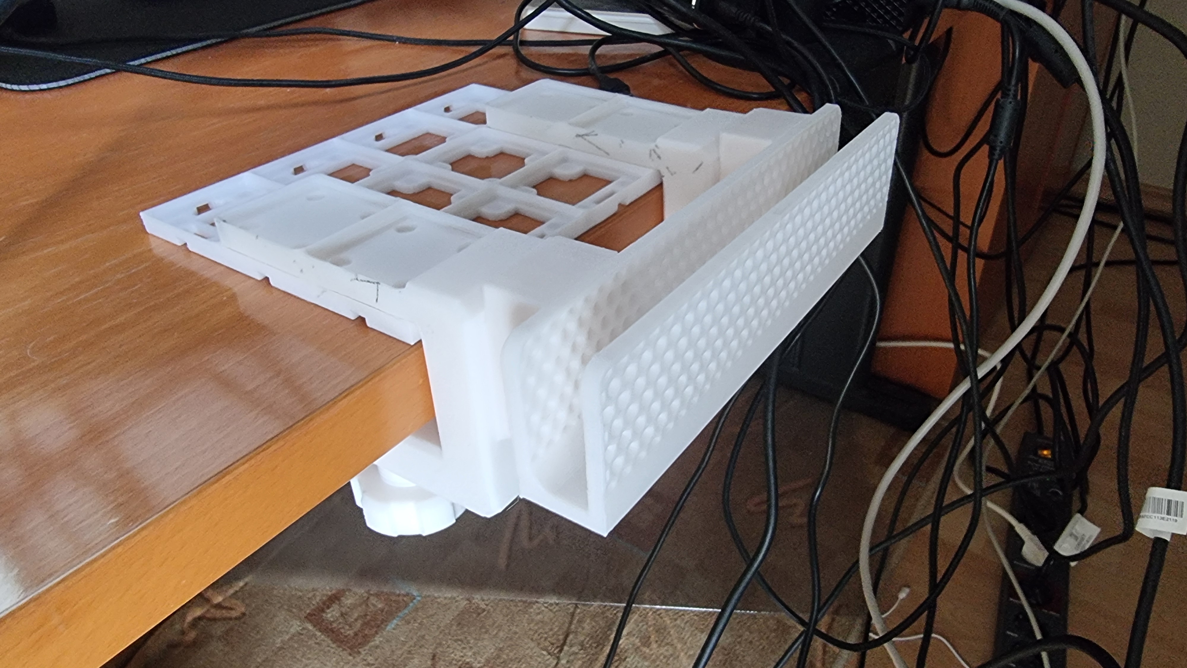 Gridfinity Sized Modular Desk Clamp MacBook Pro M1/M2 (2021) Holder by ...