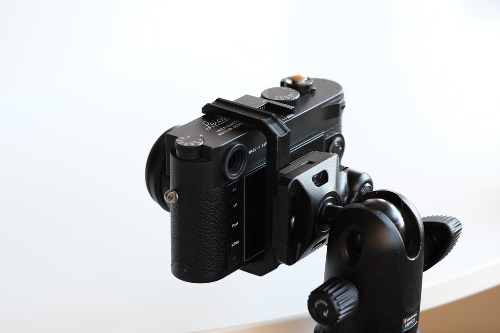 Tripod bracket for 360 degrees lens axial rotation of Leica M camera by ...