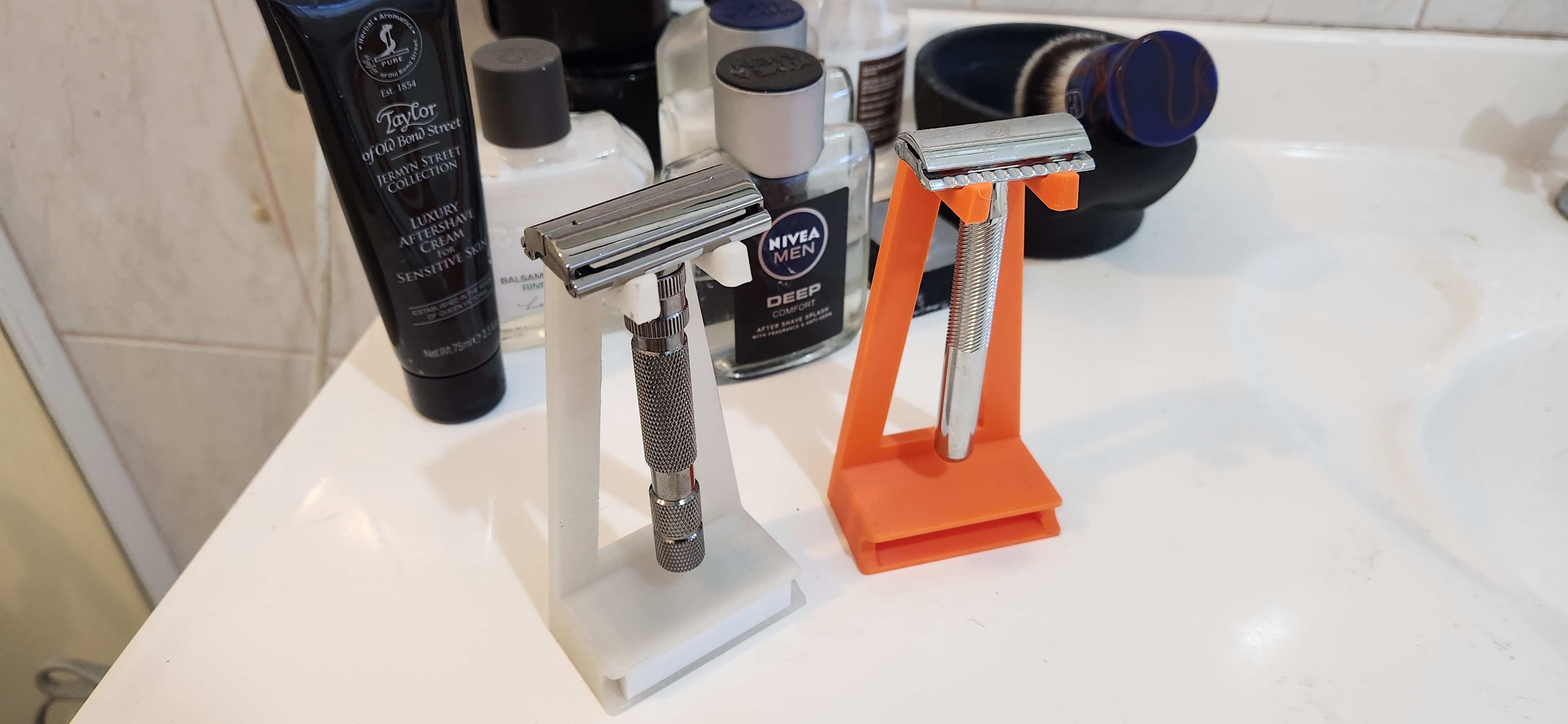 DE Safety Razor Stand with Blade Slot by Adam Bielby | Download free ...