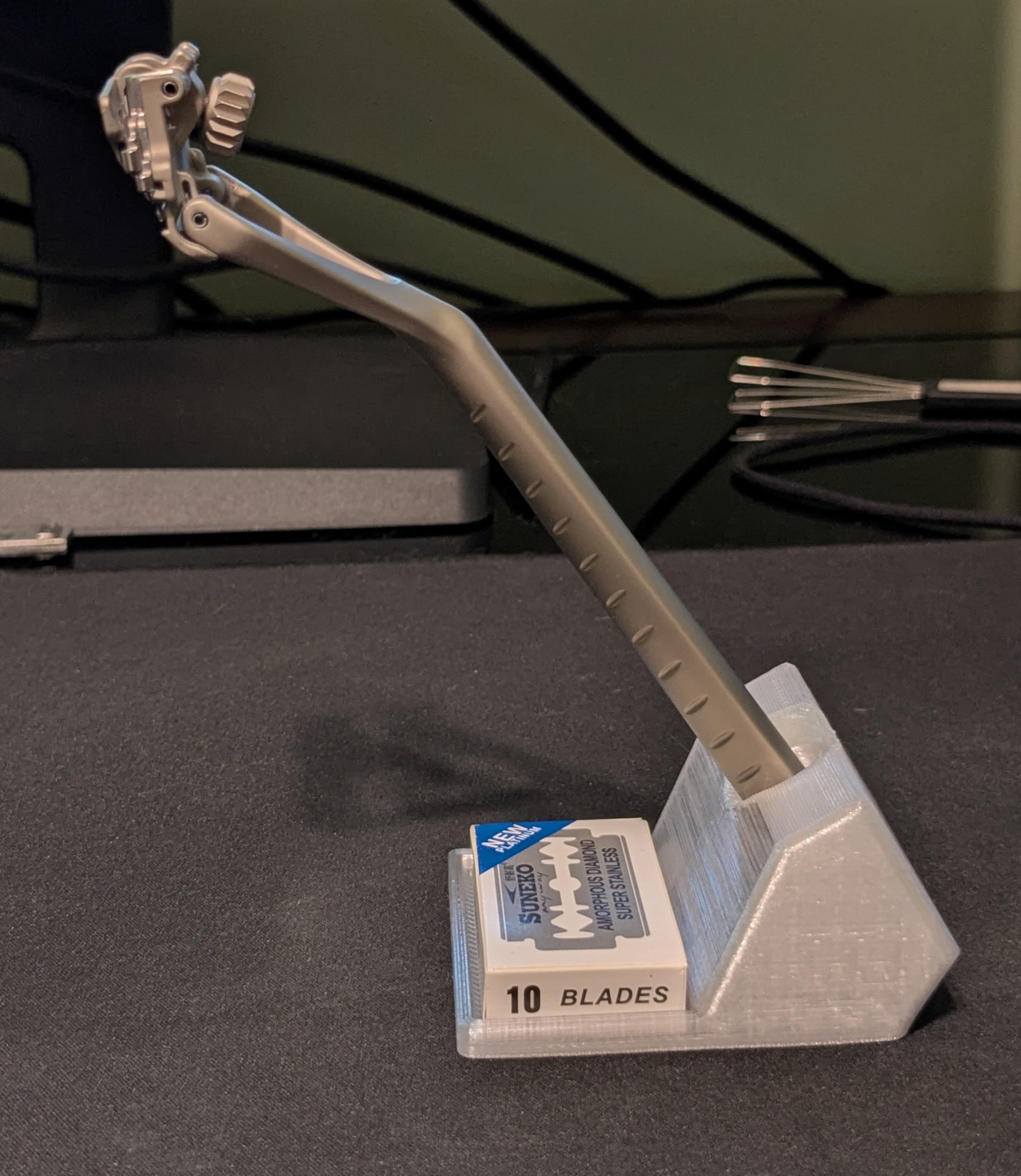 Universal Razor Stand with Blade Compartment by Nathan Smith | Download ...