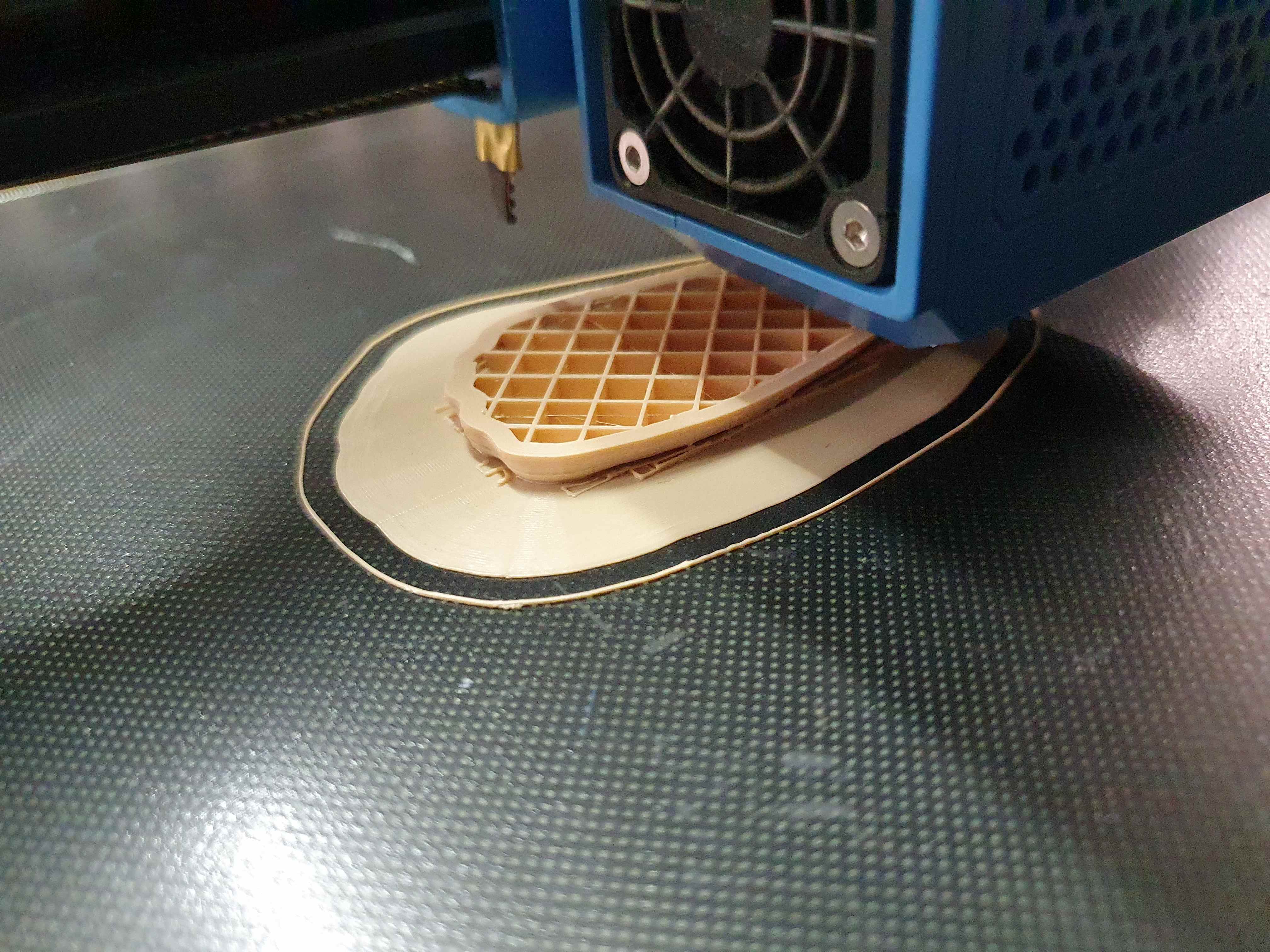 Doll's leg reproduction - from object to 3D model - Reproduction d'une ...