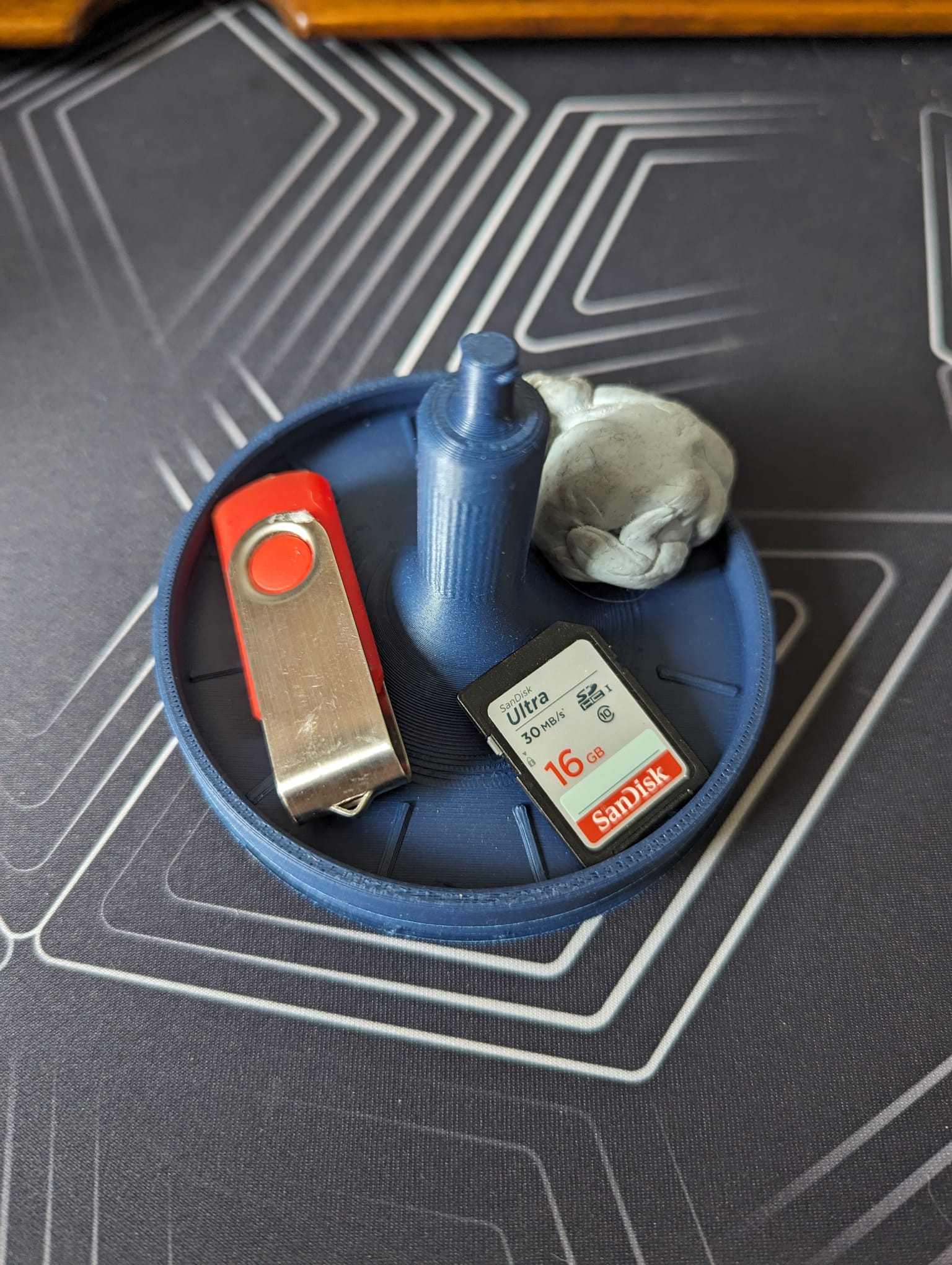 Spinning Roulette Desk Organiser (Fully 3d Printed) von GBCreative ...
