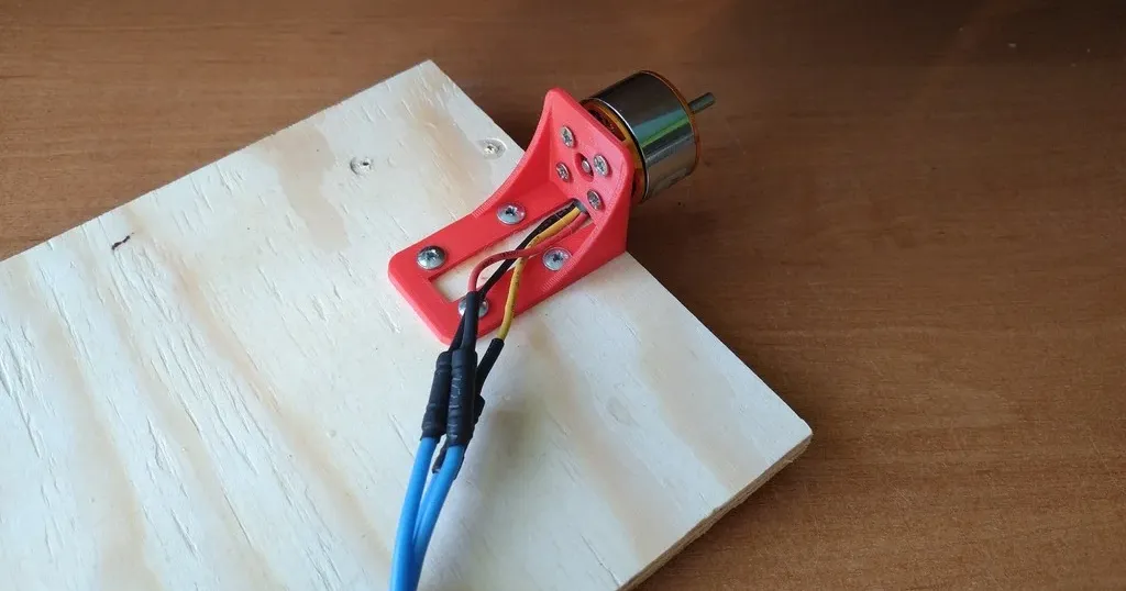 A2212 BLDC Motor Mount with cables channel von 114011 | Kostenloses STL ...