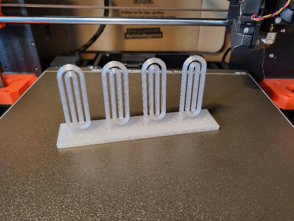 Stojánek / holder paperclip by BikkyPuff | Download free STL model ...