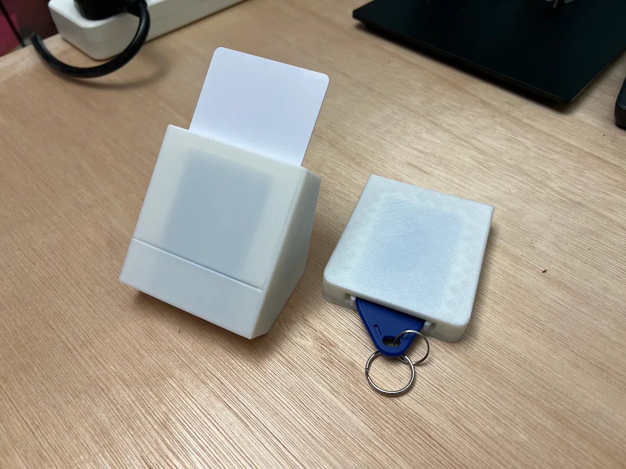 Rfid Card and Fob windows login Holder by Mellow | Download free STL ...