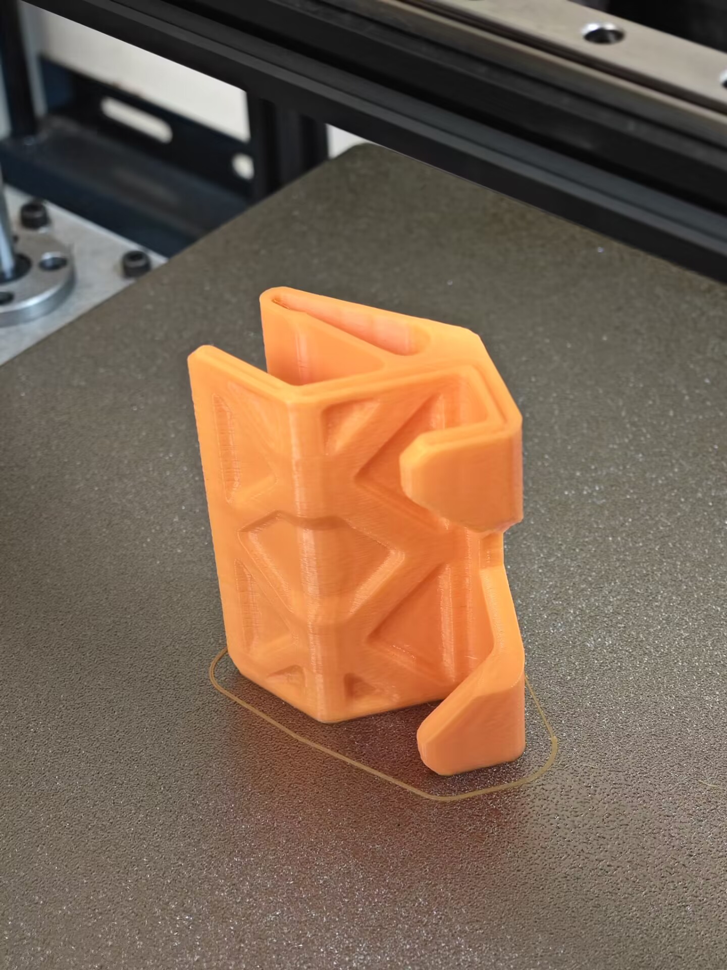 Phone stand for 15mm desk board by Boris Xiao | Download free STL model ...