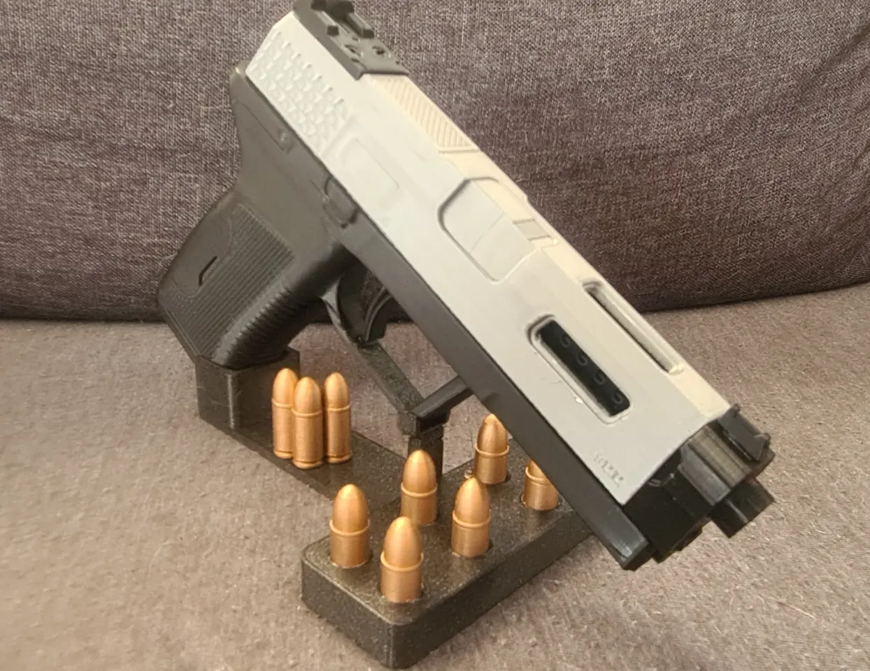 Pistol stand by Robert | Download free STL model | Printables.com