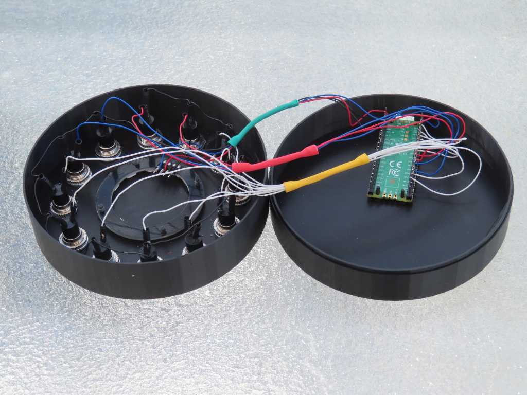 Cheesebox Pico midi controller (Hackspace magazine #48) by Viragored ...