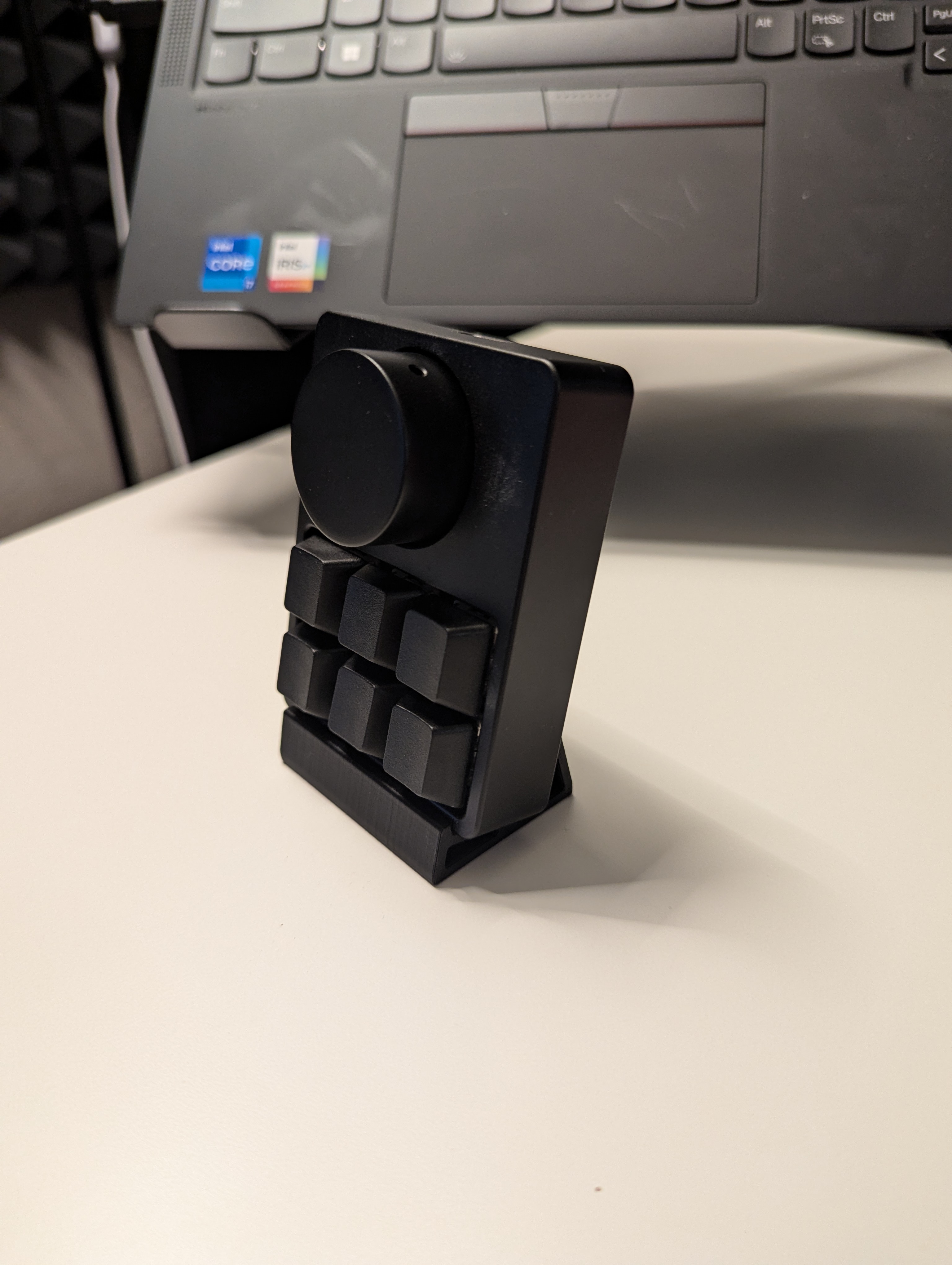 Macropad Display Stand by bluedragonx | Download free STL model ...