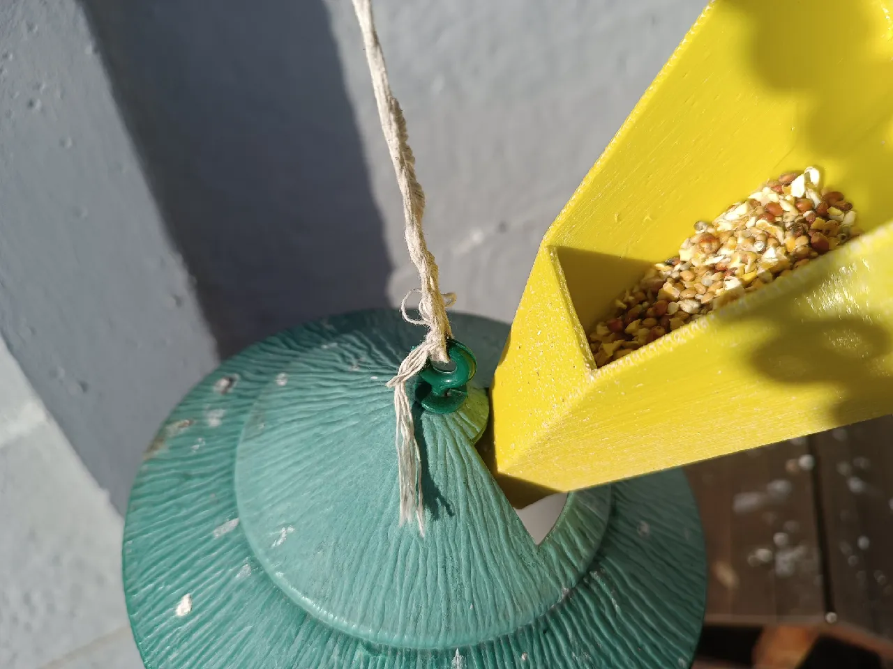 Funnel Scoop for Bird Feeder by GhostZ | Download free STL model ...