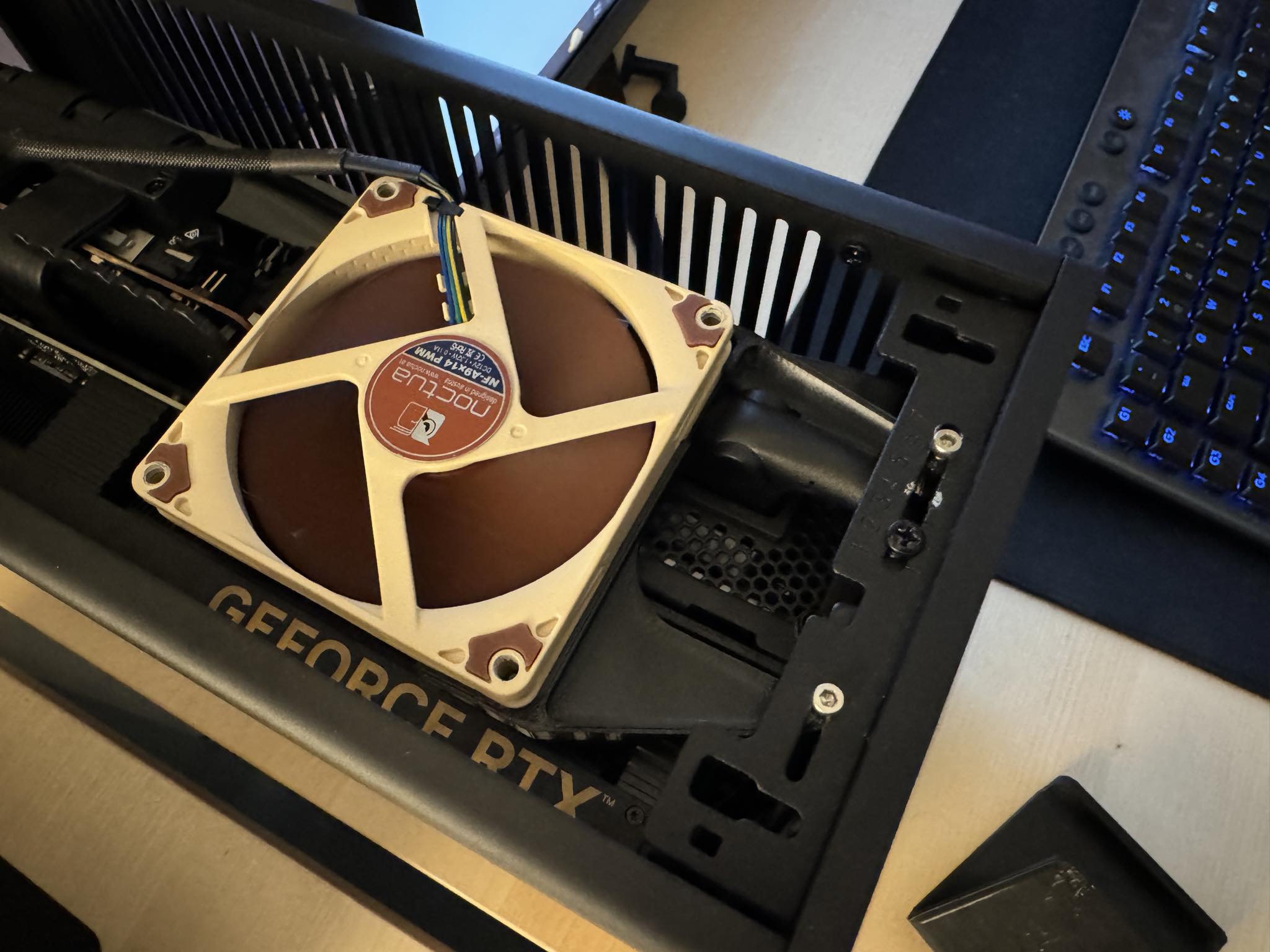 Fractal Terra 92mm Fan Top Mount by Conrad_F89 | Download free STL ...