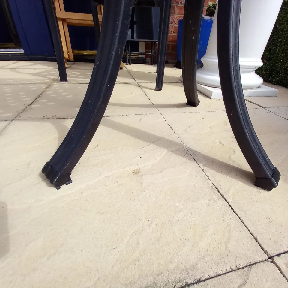 No wobble table feet by Peter Main | Download free STL model ...