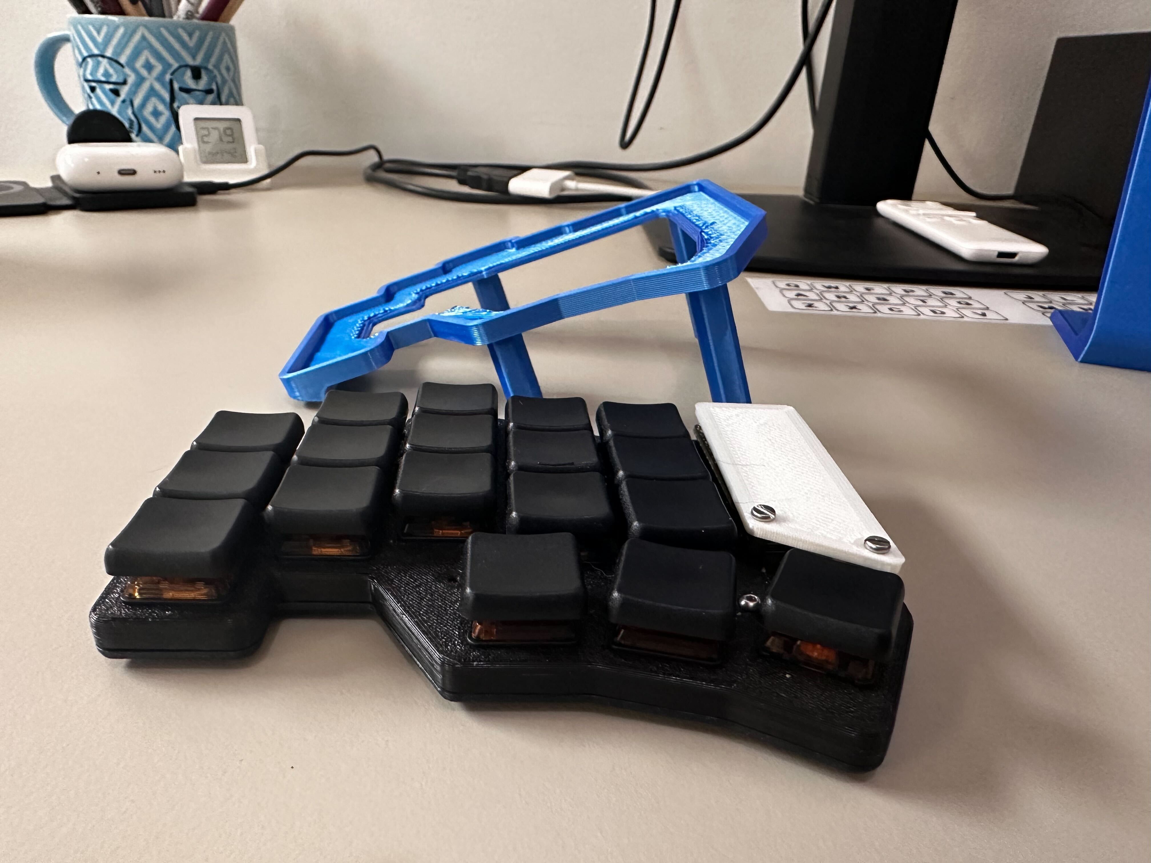 Tenting platform for Chocofi keyboard by Afonso Raposo | Download free ...