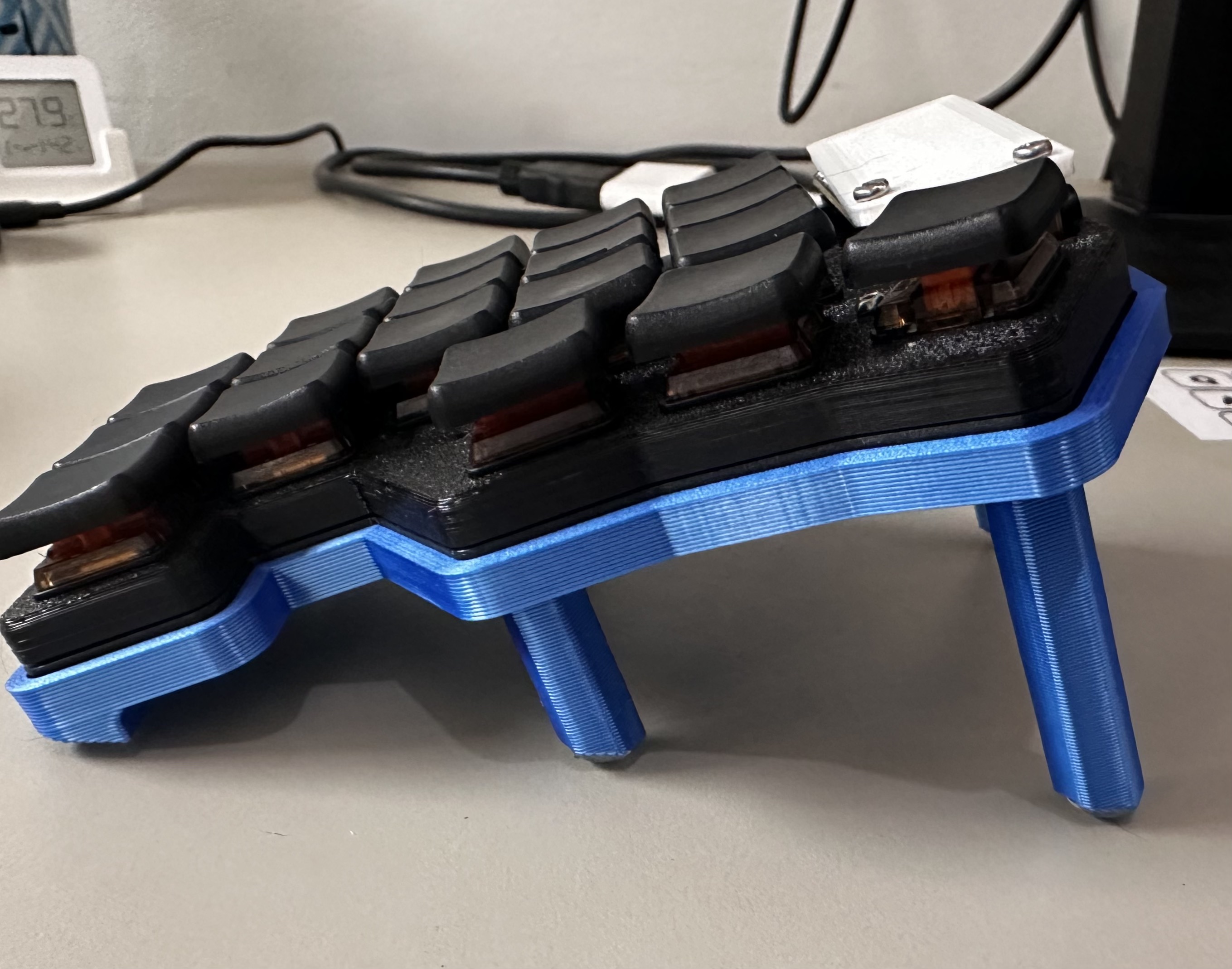 Tenting platform for Chocofi keyboard by Afonso Raposo | Download free ...
