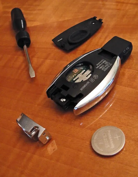 Mercedes Key Fob Battery Cover by Two Wheels Online | Download free STL ...