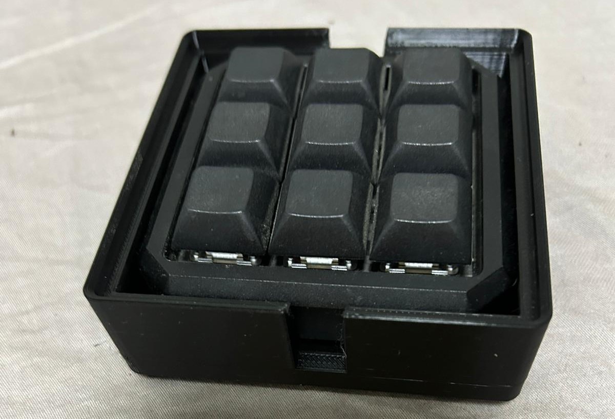 Gridfinity 2x2 9 key macro keyboard holder by ertab | Download free STL ...