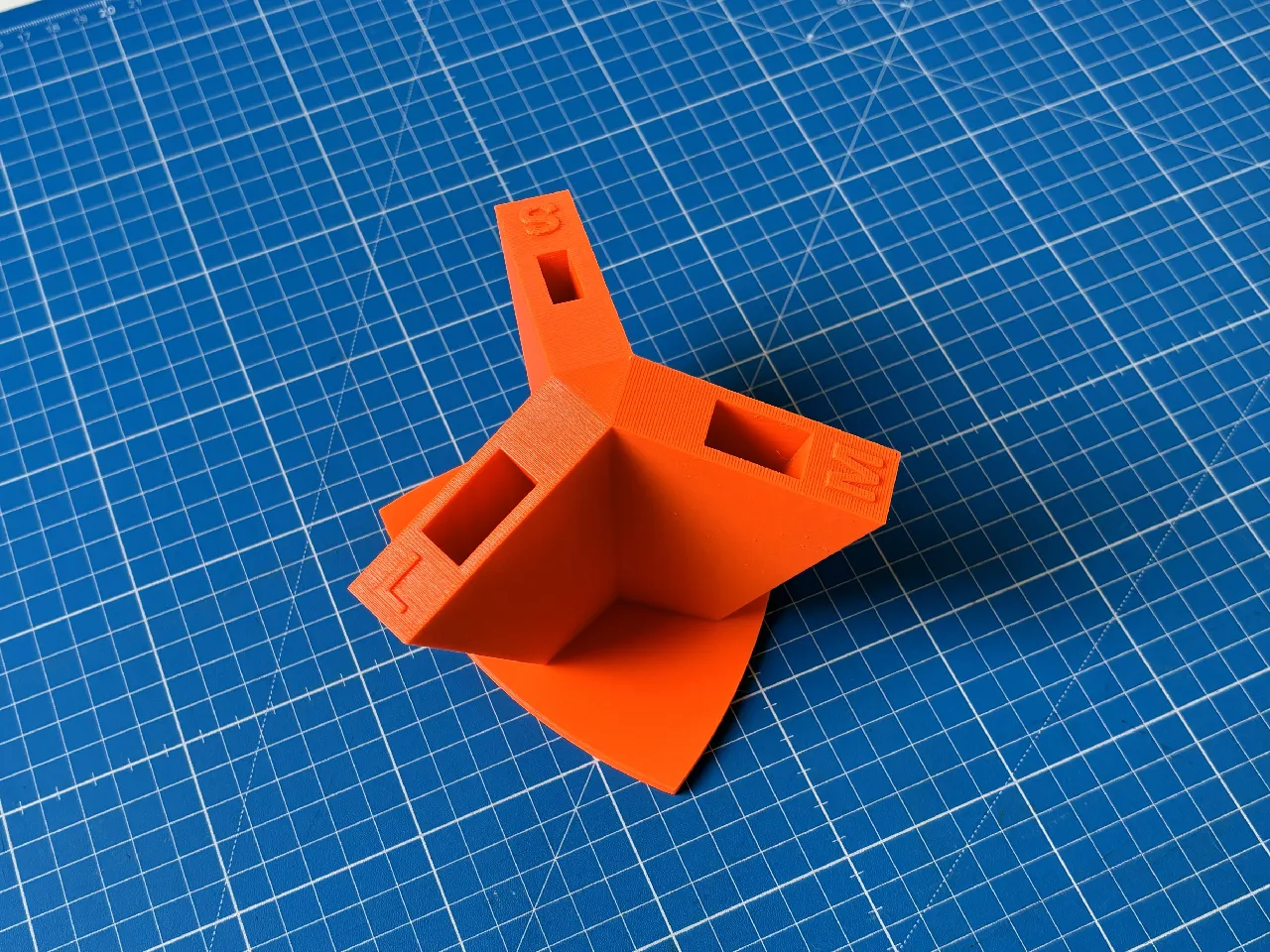 Triangle Scissor Holder 120 by adsw | Download free STL model ...