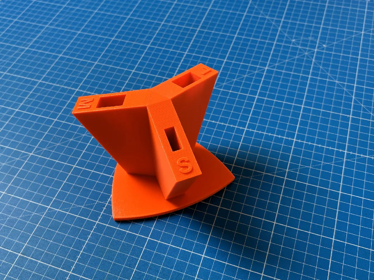 Triangle Scissor Holder 120 by adsw | Download free STL model ...