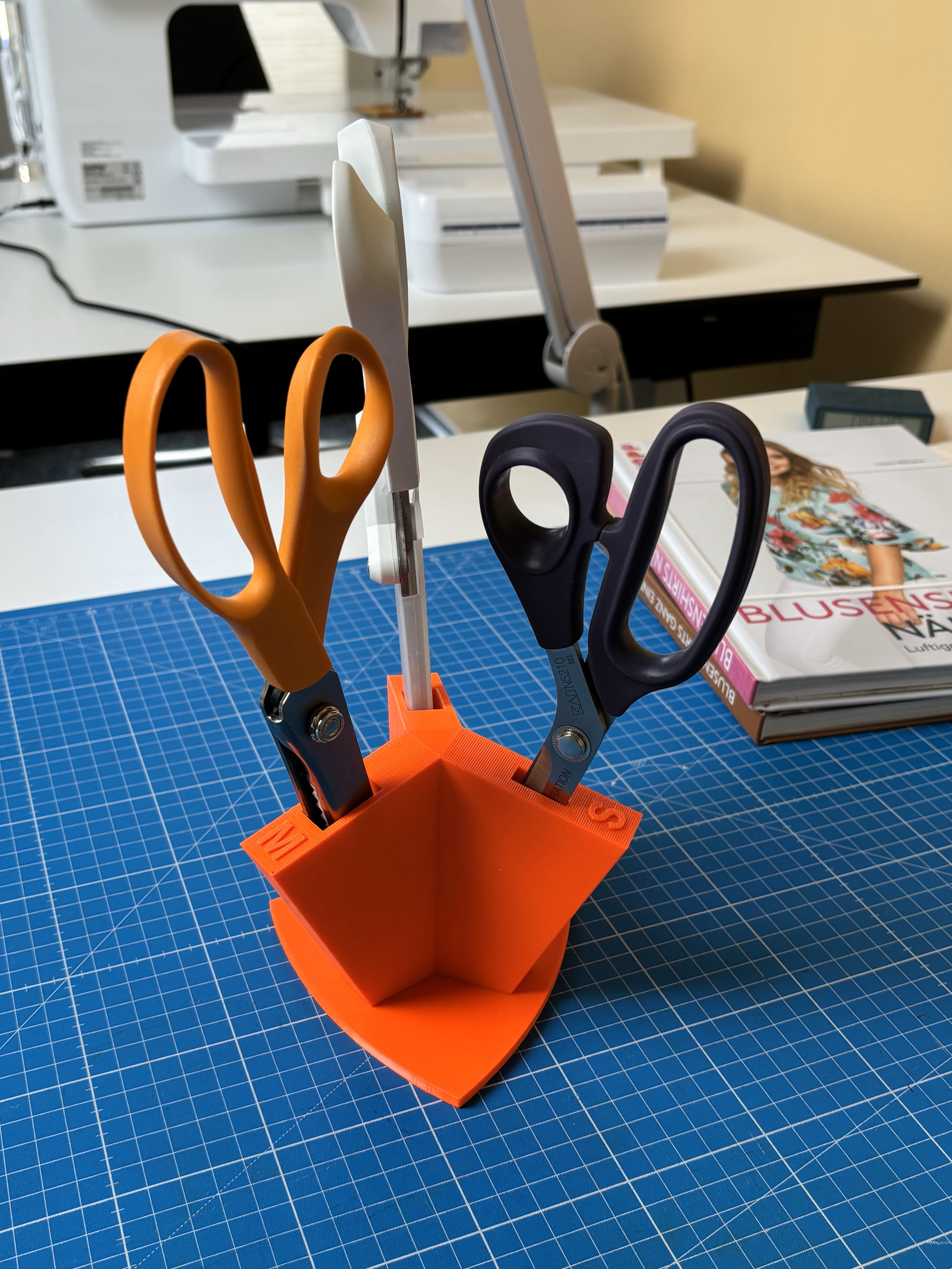 Triangle Scissor Holder 120 by adsw | Download free STL model ...