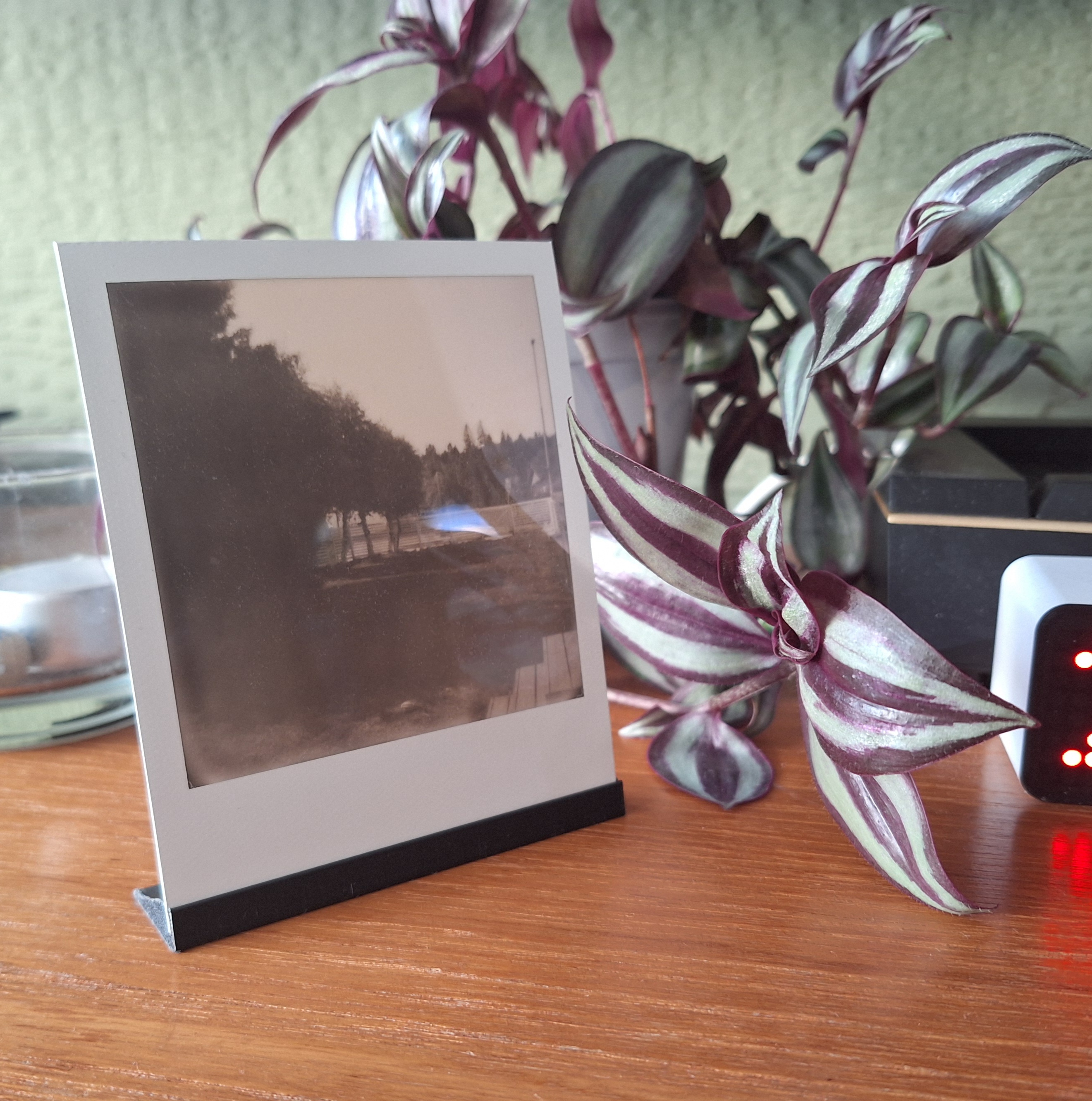 The Simplest Polaroid Picture Stand by korqie | Download free STL model ...
