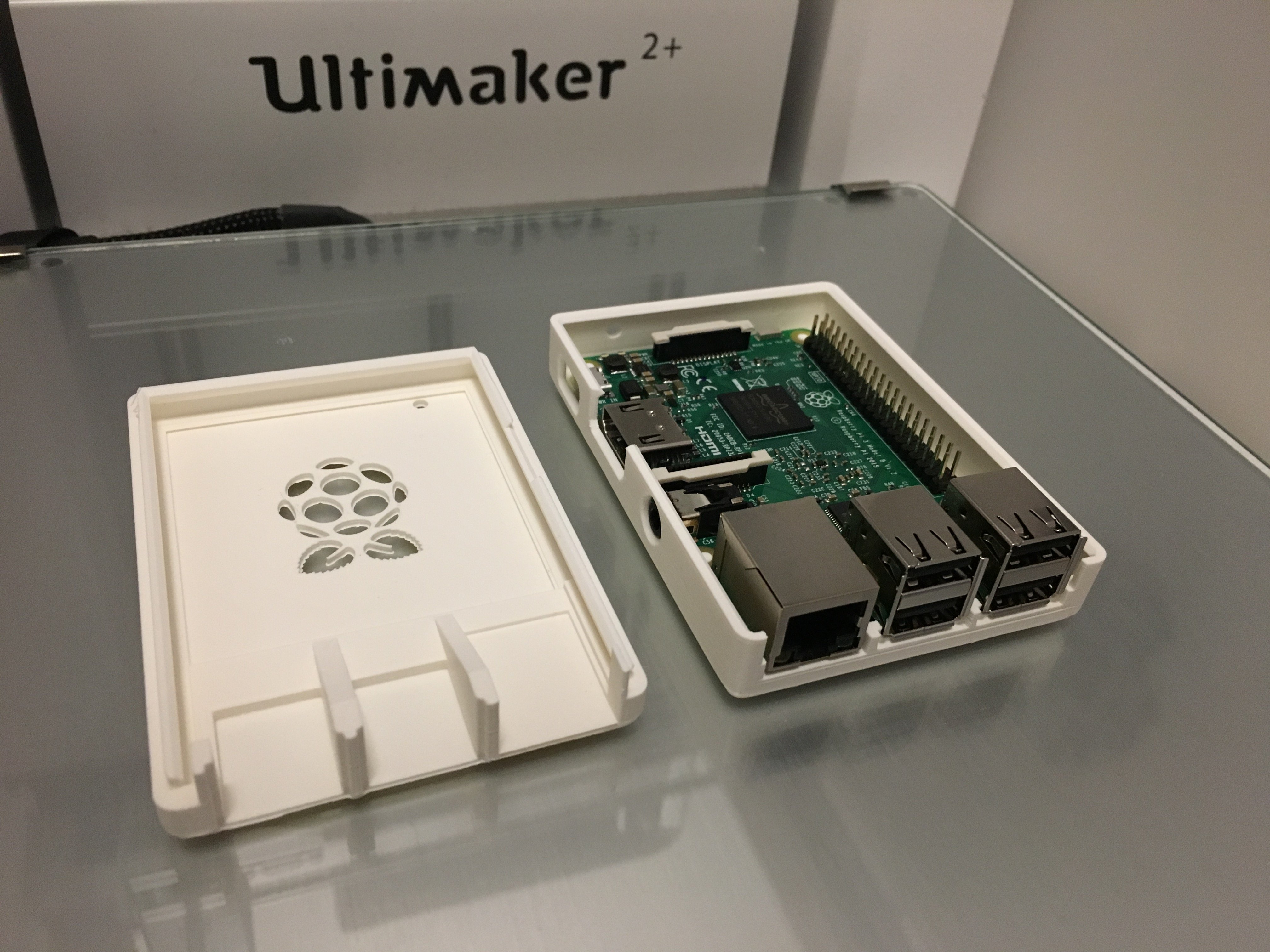 RaspberryPi 3 case, no screws by Radoslav Kováčik | Download free STL ...