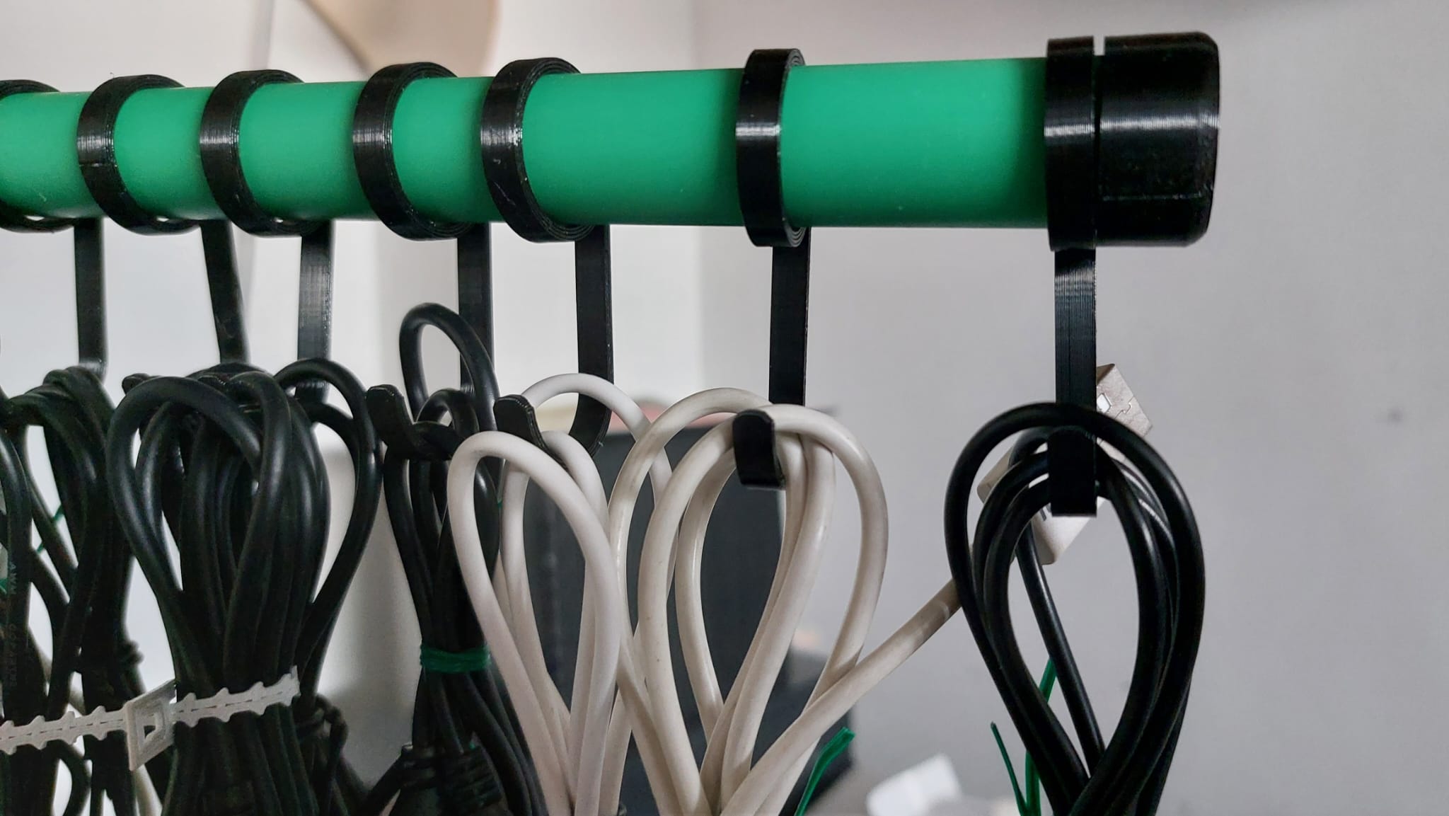 organizador para colgar pequeños cables by antogora | Download free STL ...