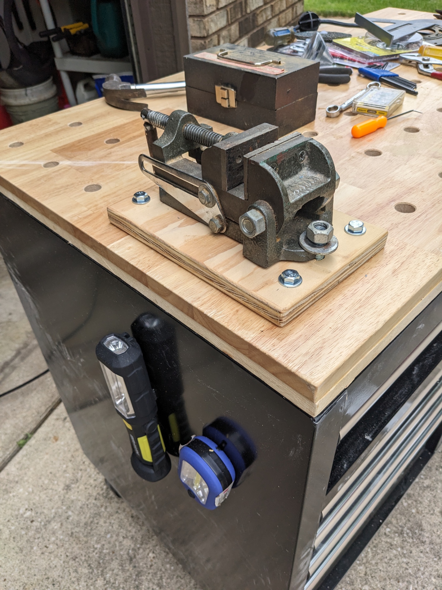 Mounting Studs for Multi-Function Table by Craig | Download free STL ...