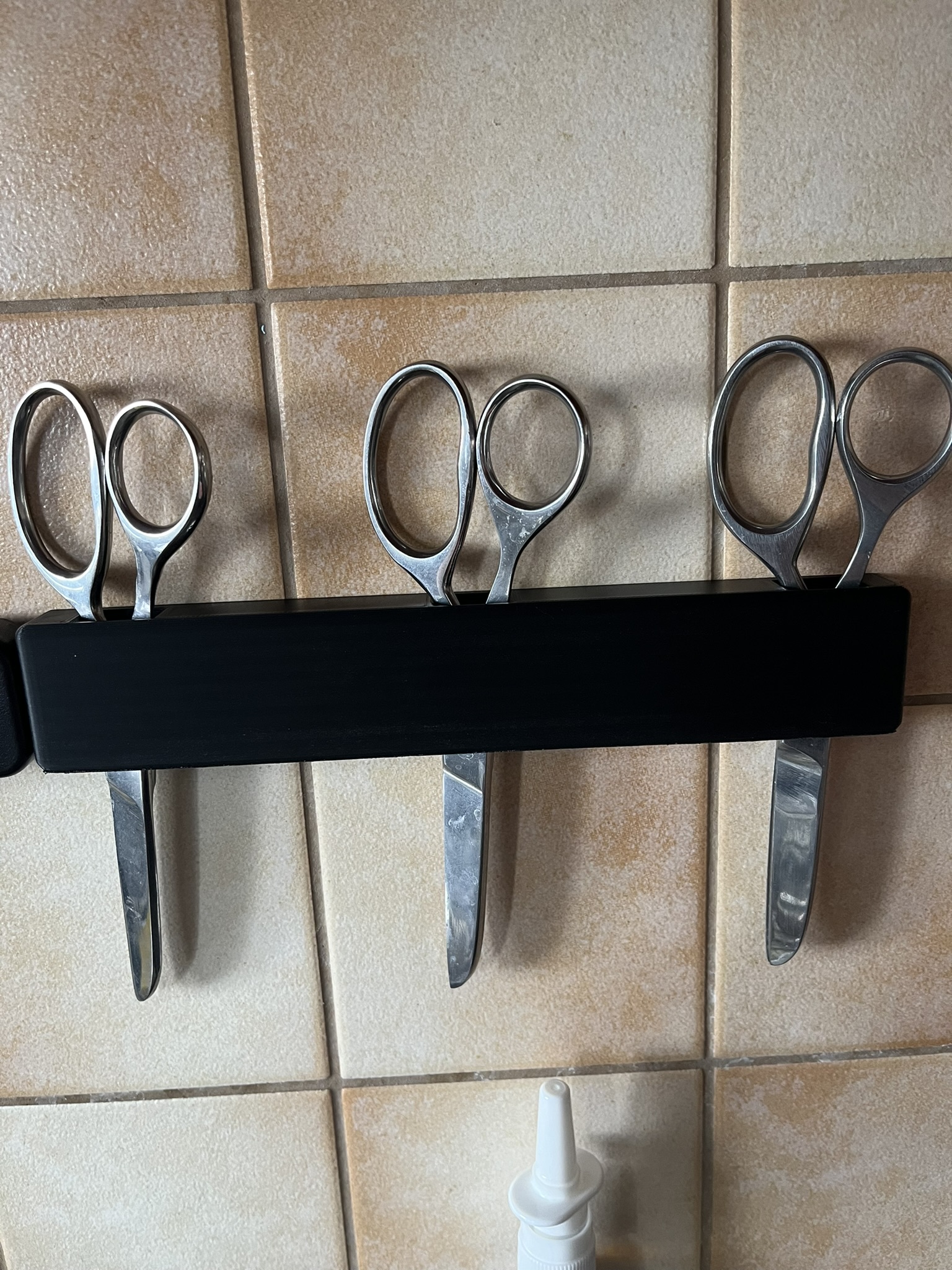 holder for three scissors on the wall by Lukas Čejp | Download free STL ...
