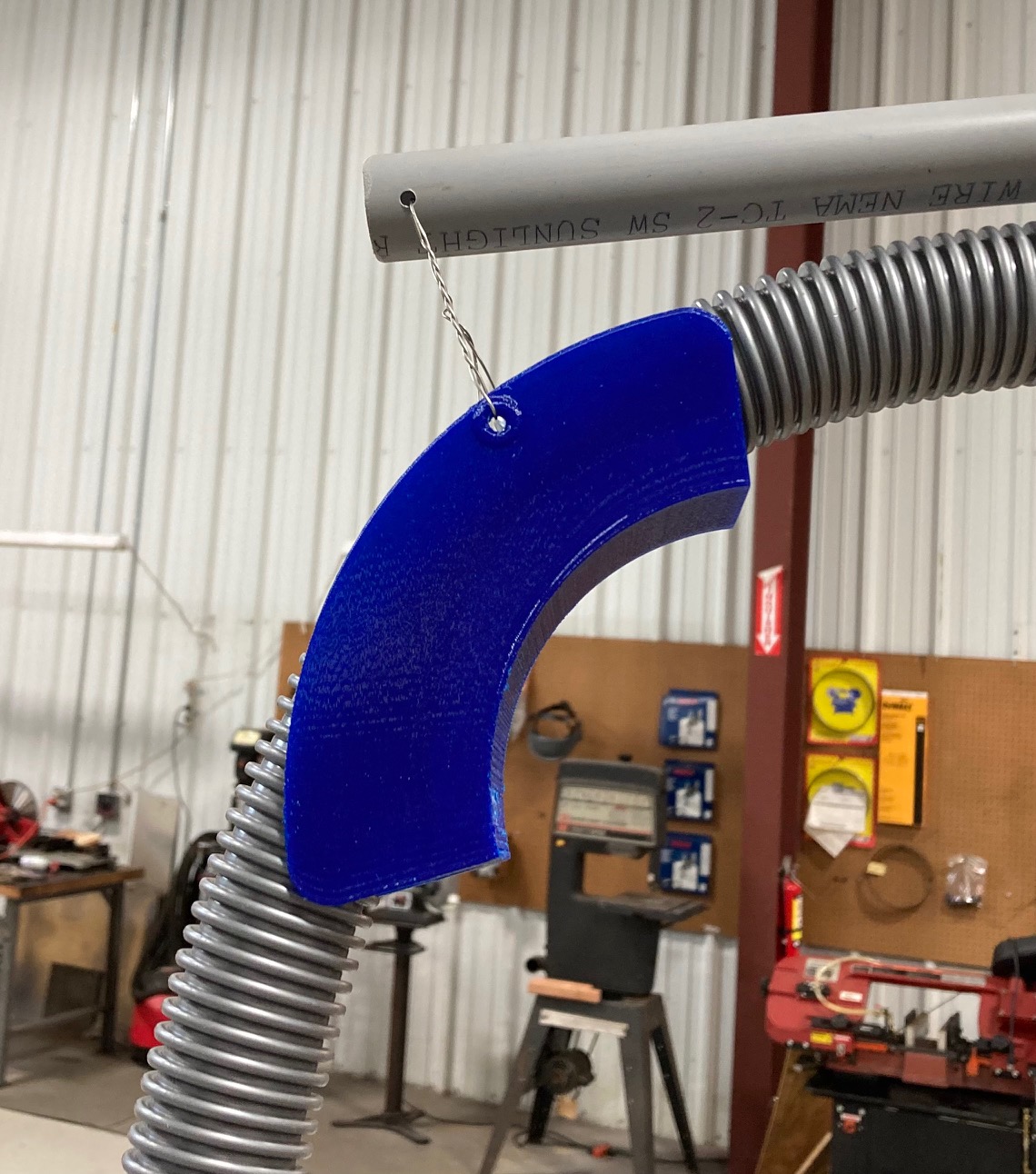 Vacuum Hose Holder/Hanger by StrandedOrg | Download free STL model ...