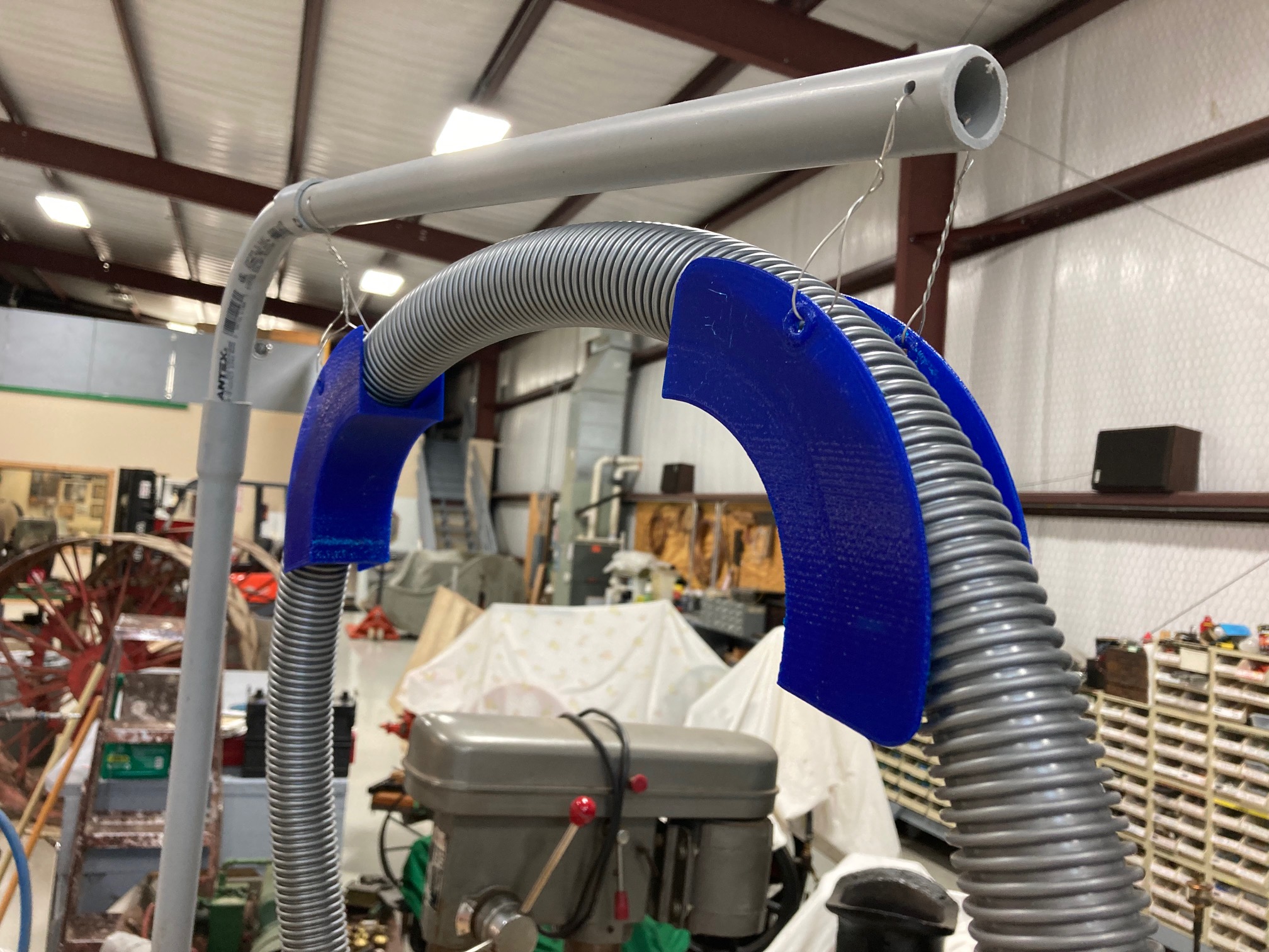 Vacuum Hose Holder/Hanger by StrandedOrg | Download free STL model ...
