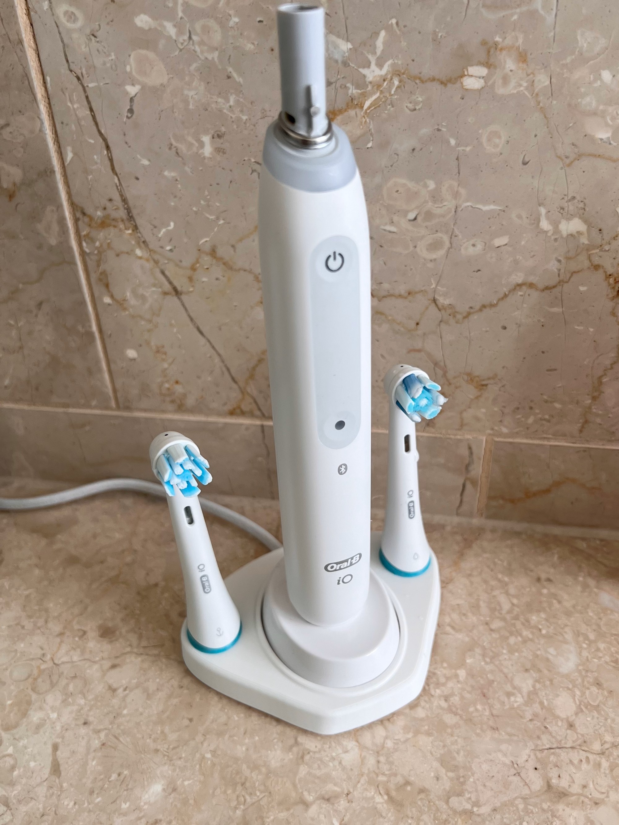 Oral-B iO base-mounted dual head stand by chylld | Download free STL ...