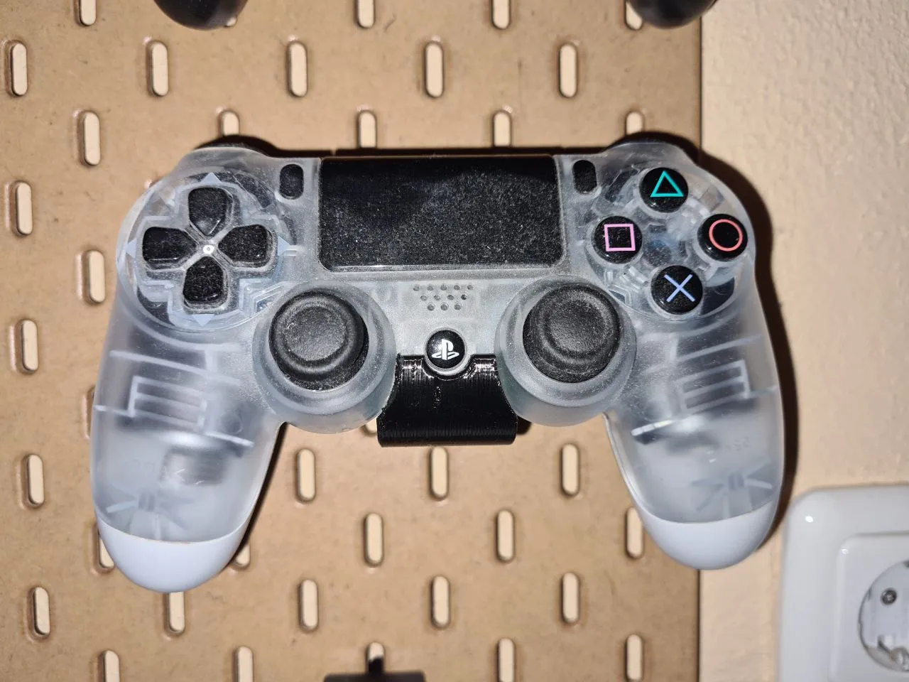 Skadis Dualshock 4 holder by zenzmatz | Download free STL model ...