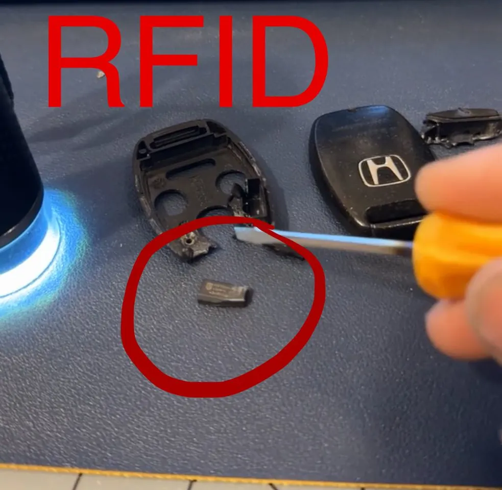 Print in place RFID Honda Key by Two Wheels Online | Download free STL ...