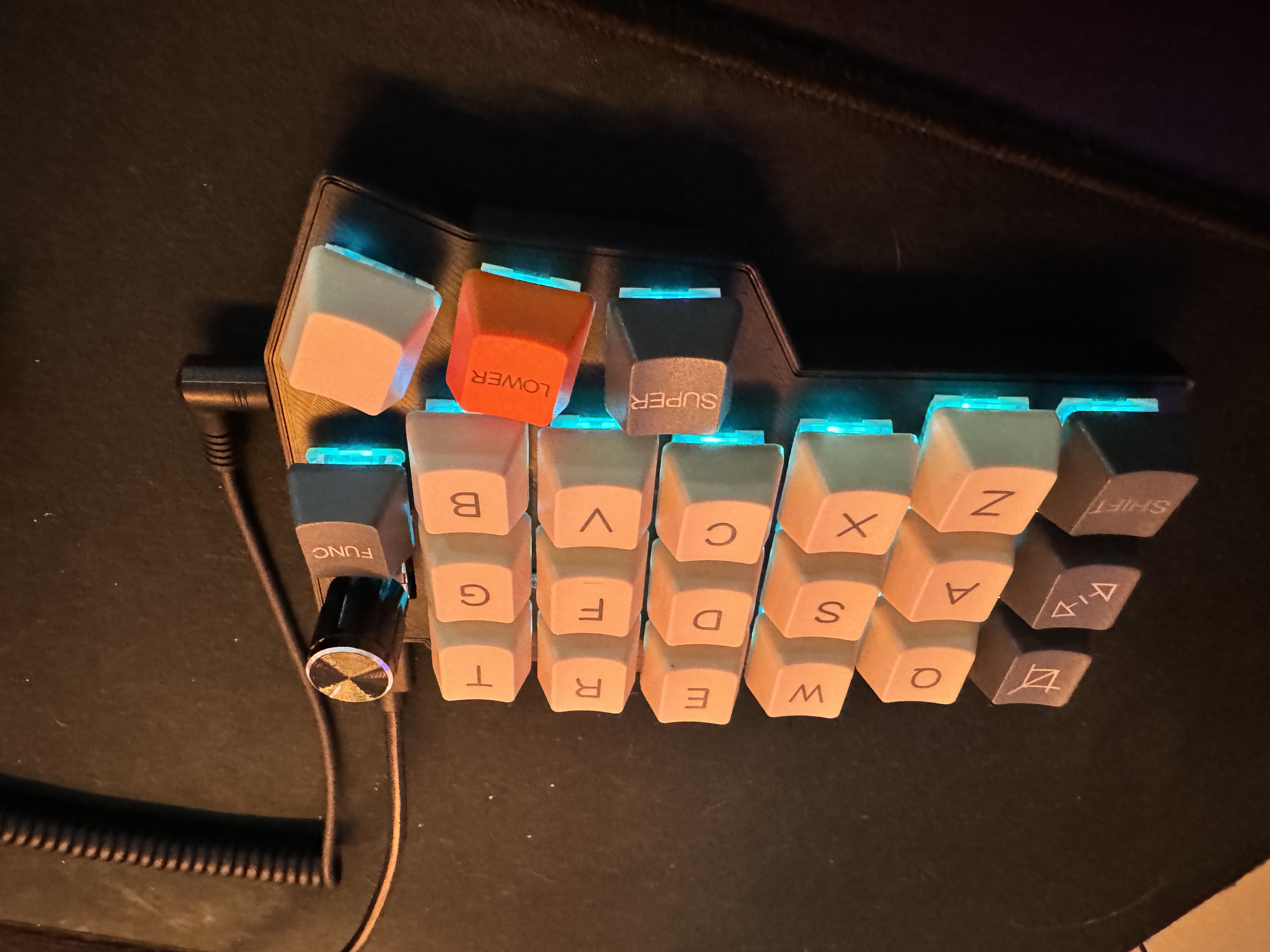 Corne (crkbd) split Keyboard V4.1 new case with renforced plate by GiorgioFoX | Download free ...