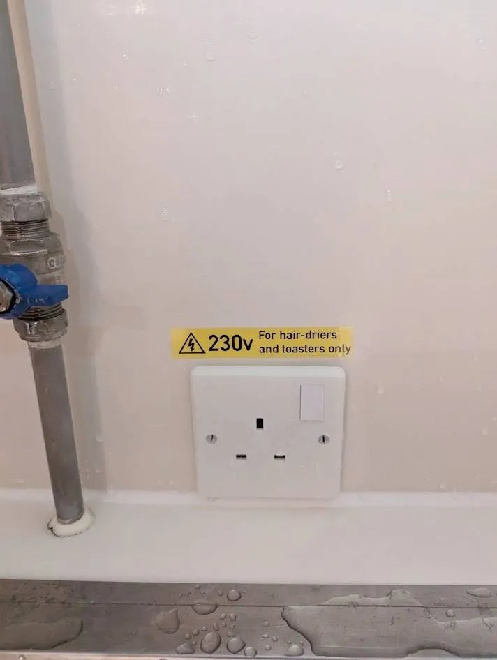 Fake BS1363 Socket by oliverc | Download free STL model | Printables.com