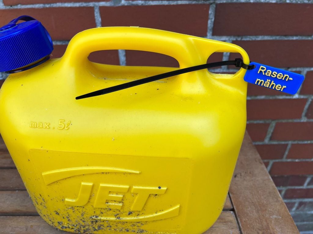 Labels for gas cans by Rene Berthold | Download free STL model ...