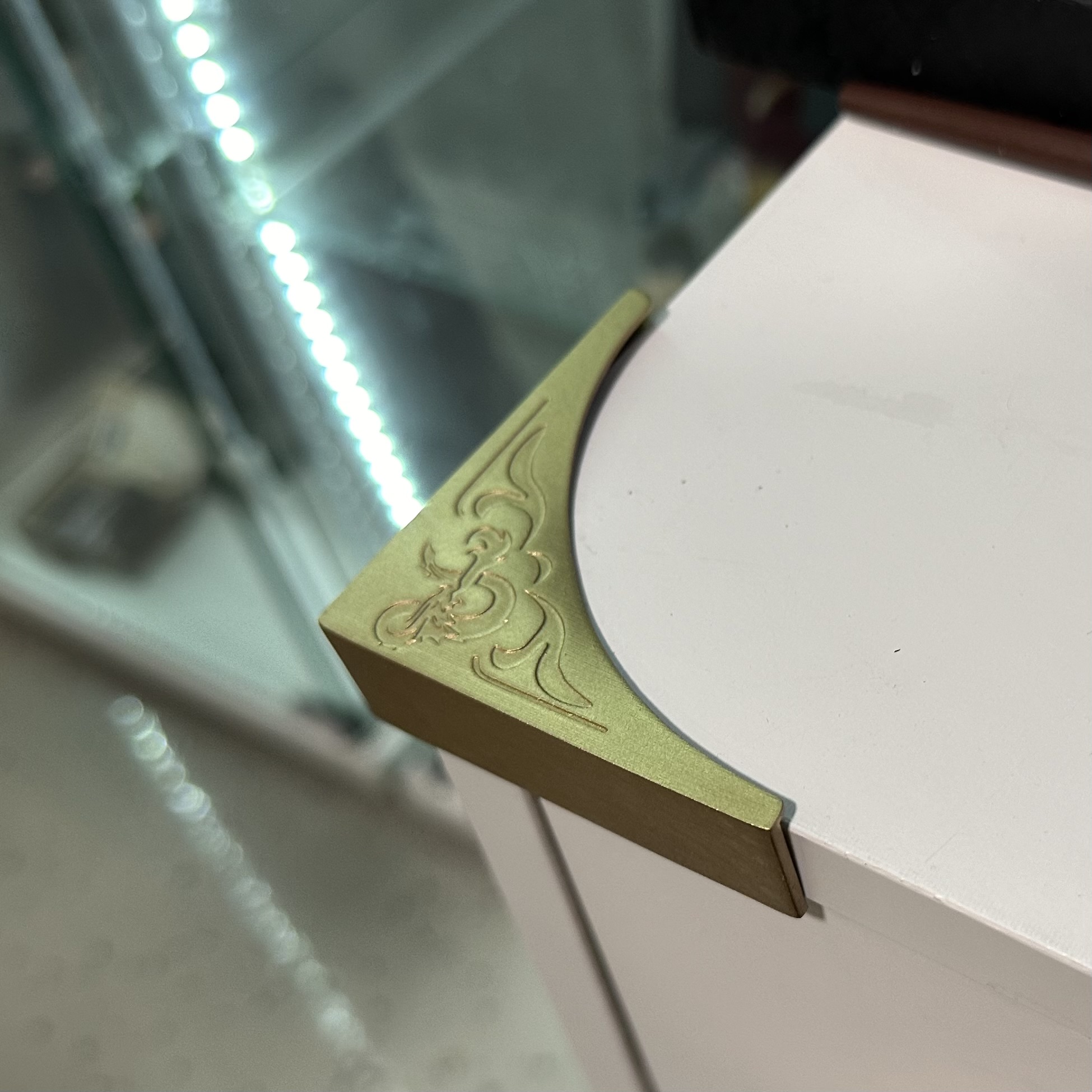 Dungeons & Dragons TV Table Corner Protector (Filigree) by Zachary ...