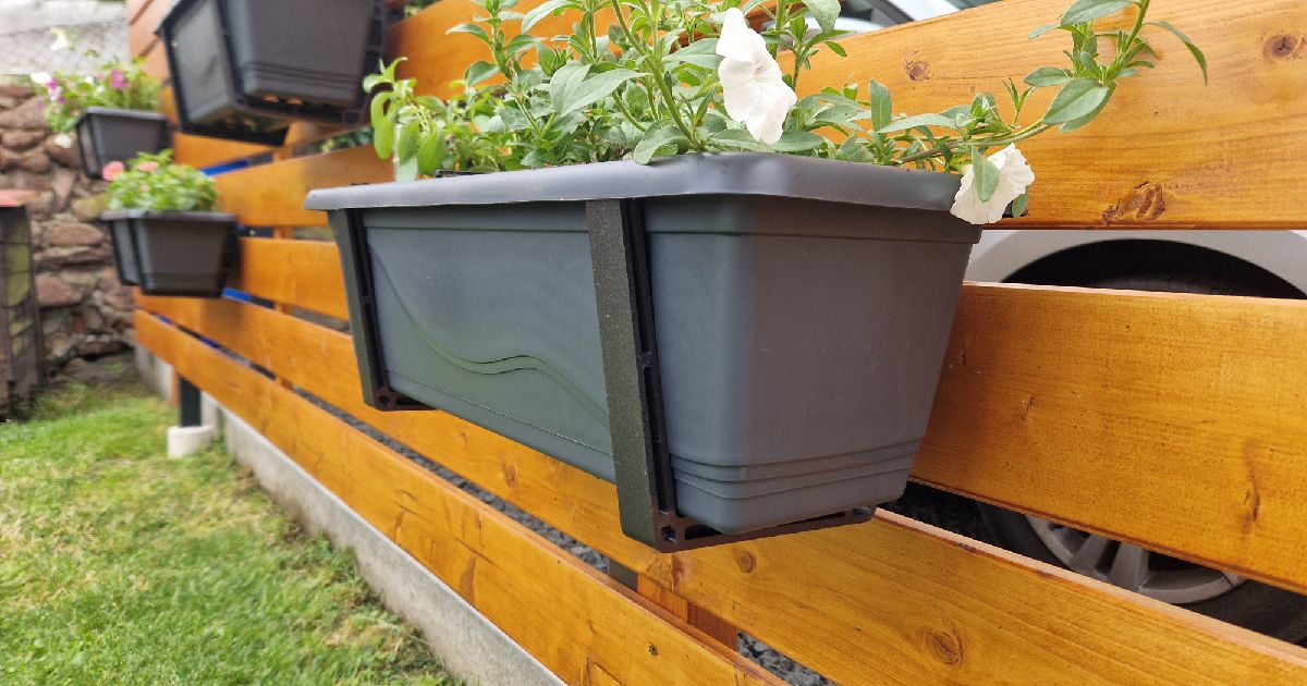 Hook on Parkside self-watering box by Tom K | Download free STL model ...