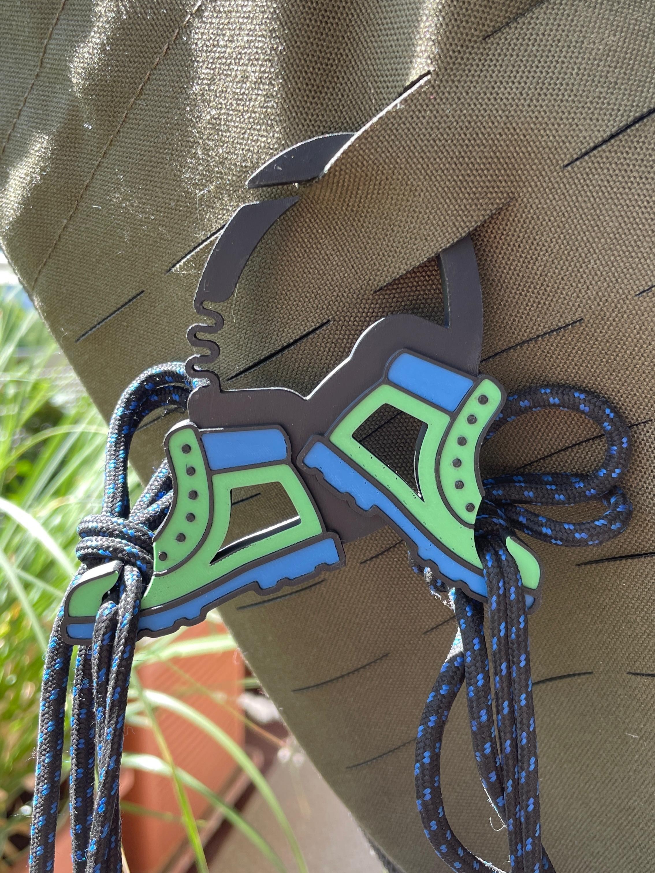 Backpack Shoe Hanger with Carabiner by Pelixx01 | Download free STL ...