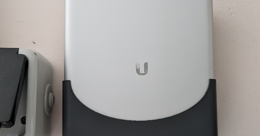 Ubiquiti Unifi Cloud Key Gen2 Plus wall holder by Yorick | Download ...
