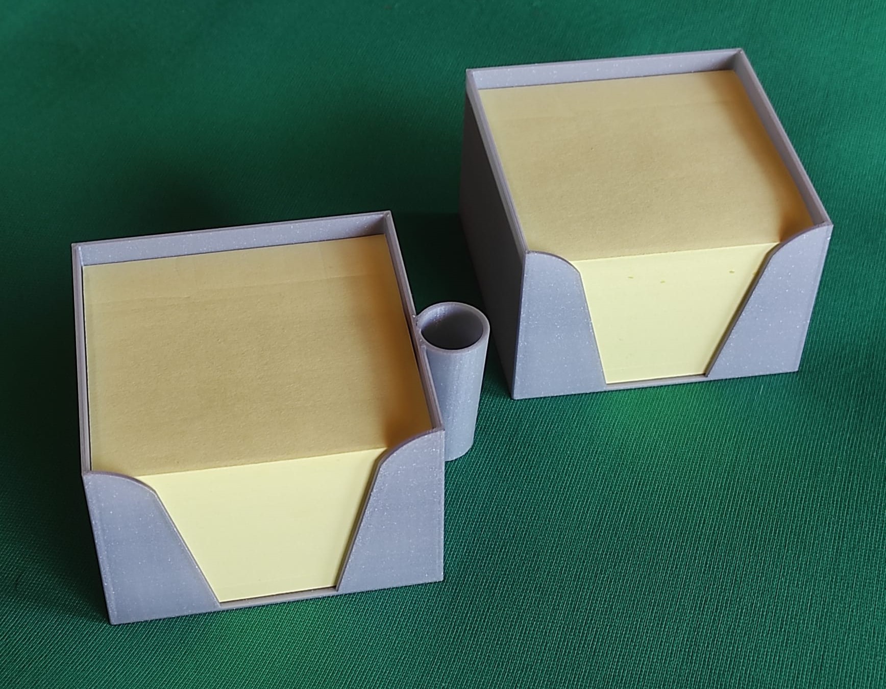 Simple Post-It Note (76x76mm) and pen holder by Gioacchino Micheli ...