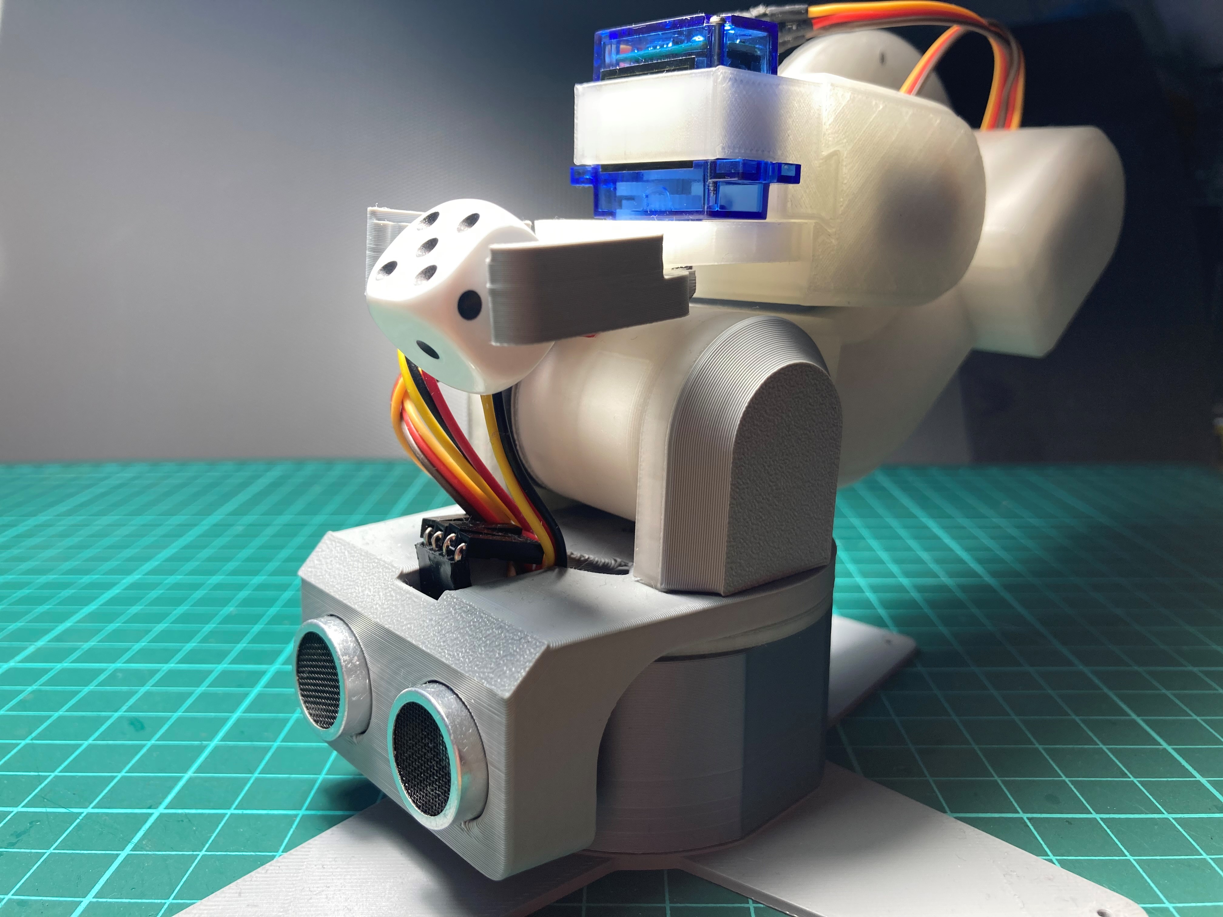 A mini robotic arm with an ultrasonic sensor for beginners autorstwa ...