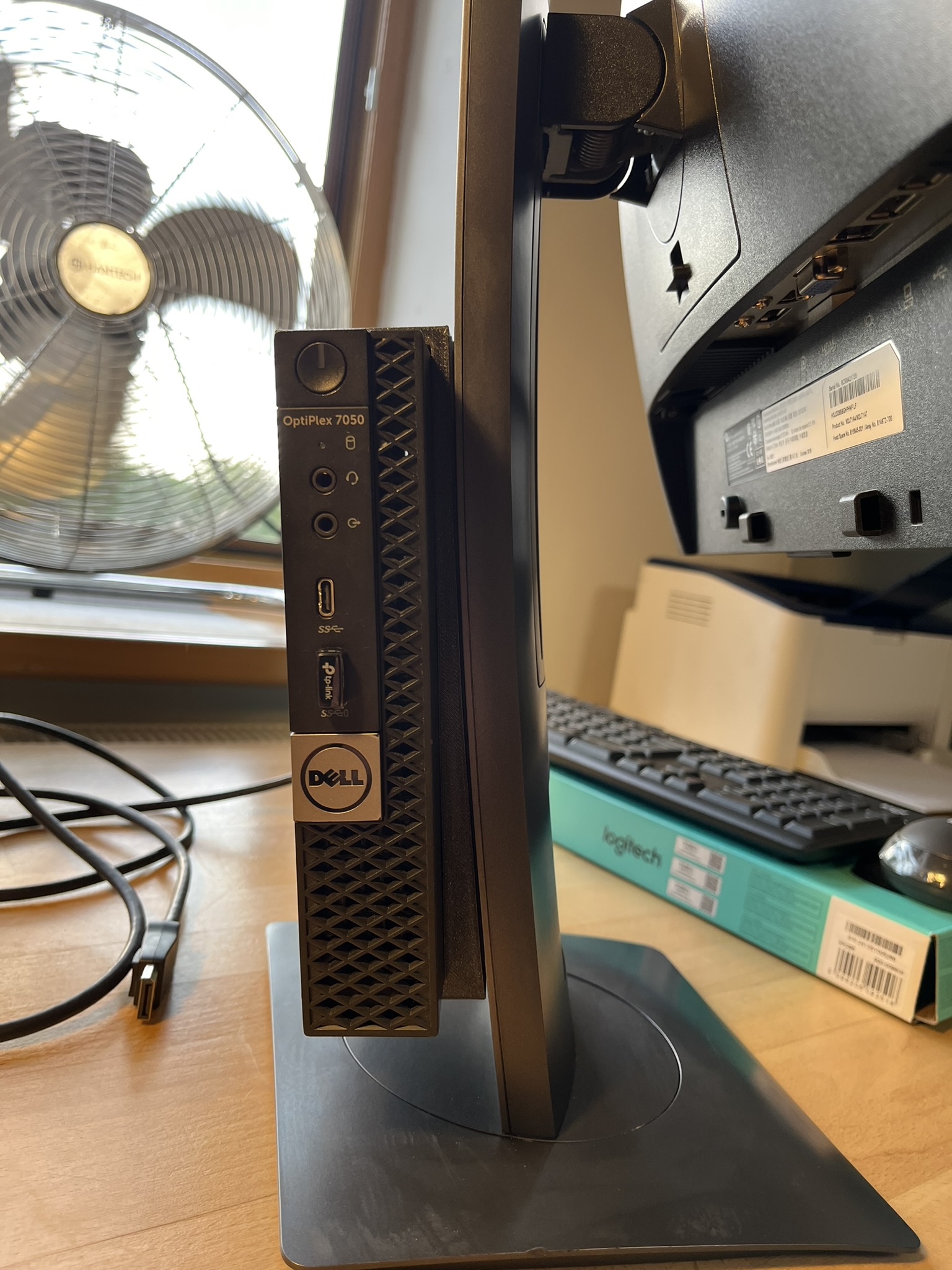 DELL Optiplex micro HP Z22n mount v2 by Matěj Slíva | Download free STL ...