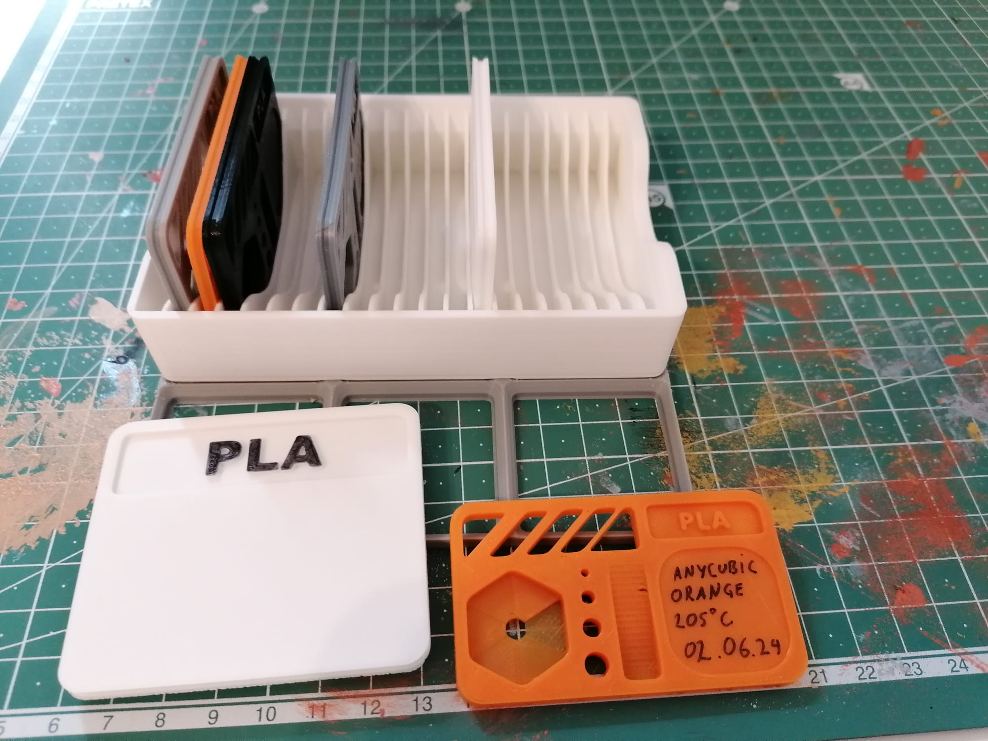 Gridfinity Compatible Filament Sample Box by EmGi | Download free STL ...