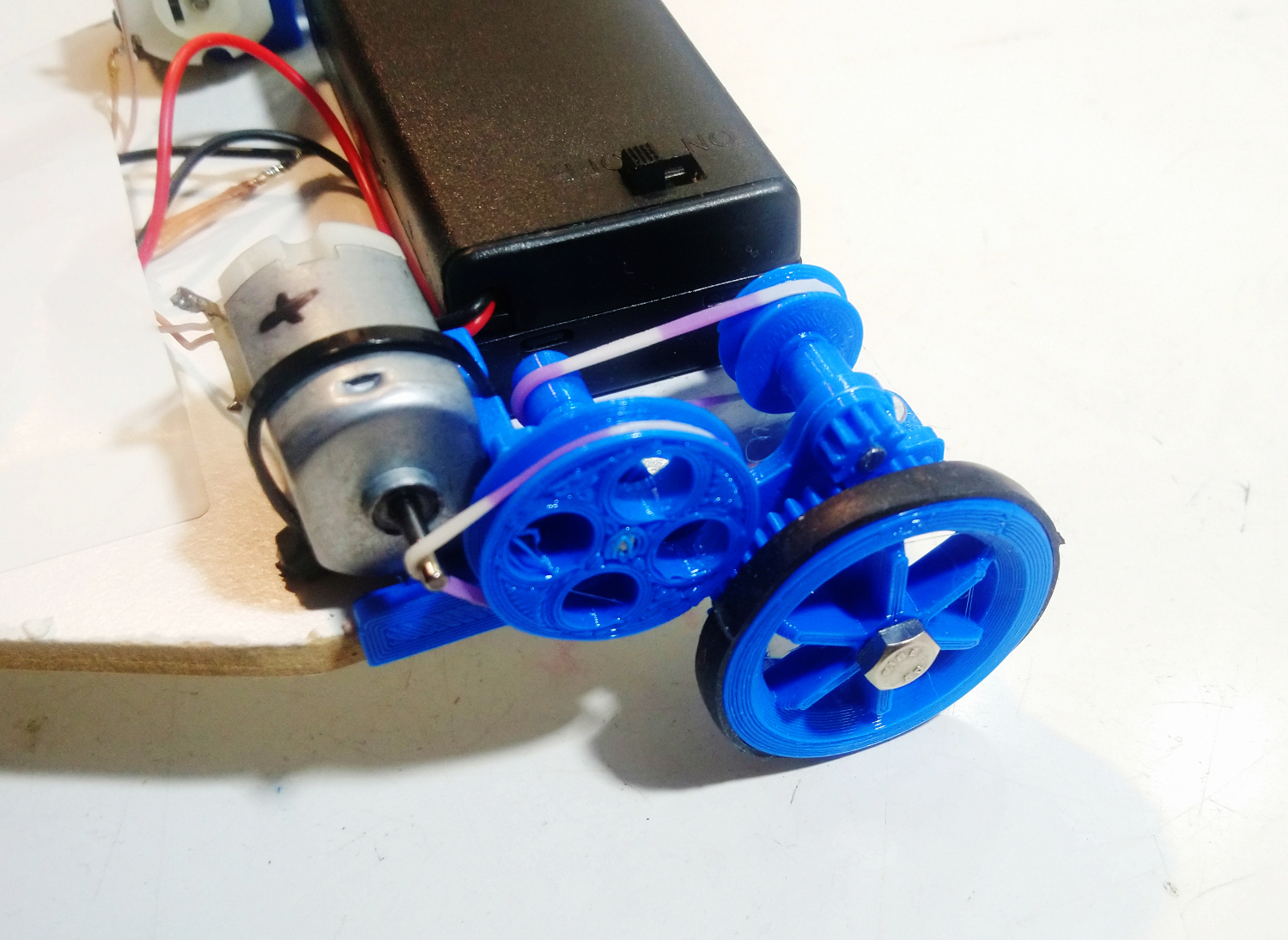 Simple Robot Car Wheel drive Train / Gearbox by Joekutz's workbench ...
