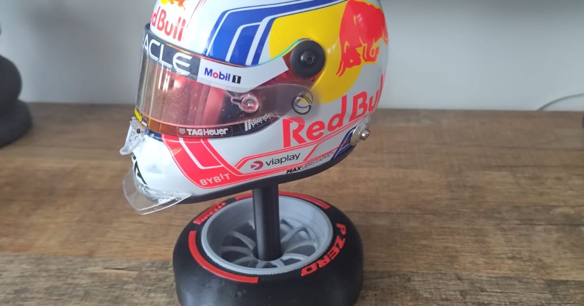Formula 1 miniature helmet stand by egelden | Download free STL model ...