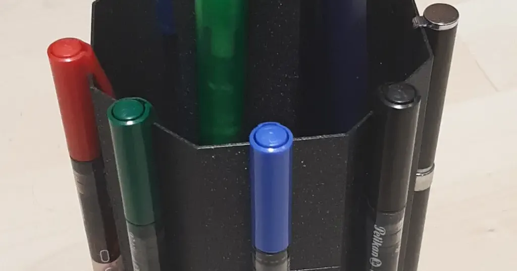 vertical pen holder v1.0 by poppy ribbon | Download free STL model ...