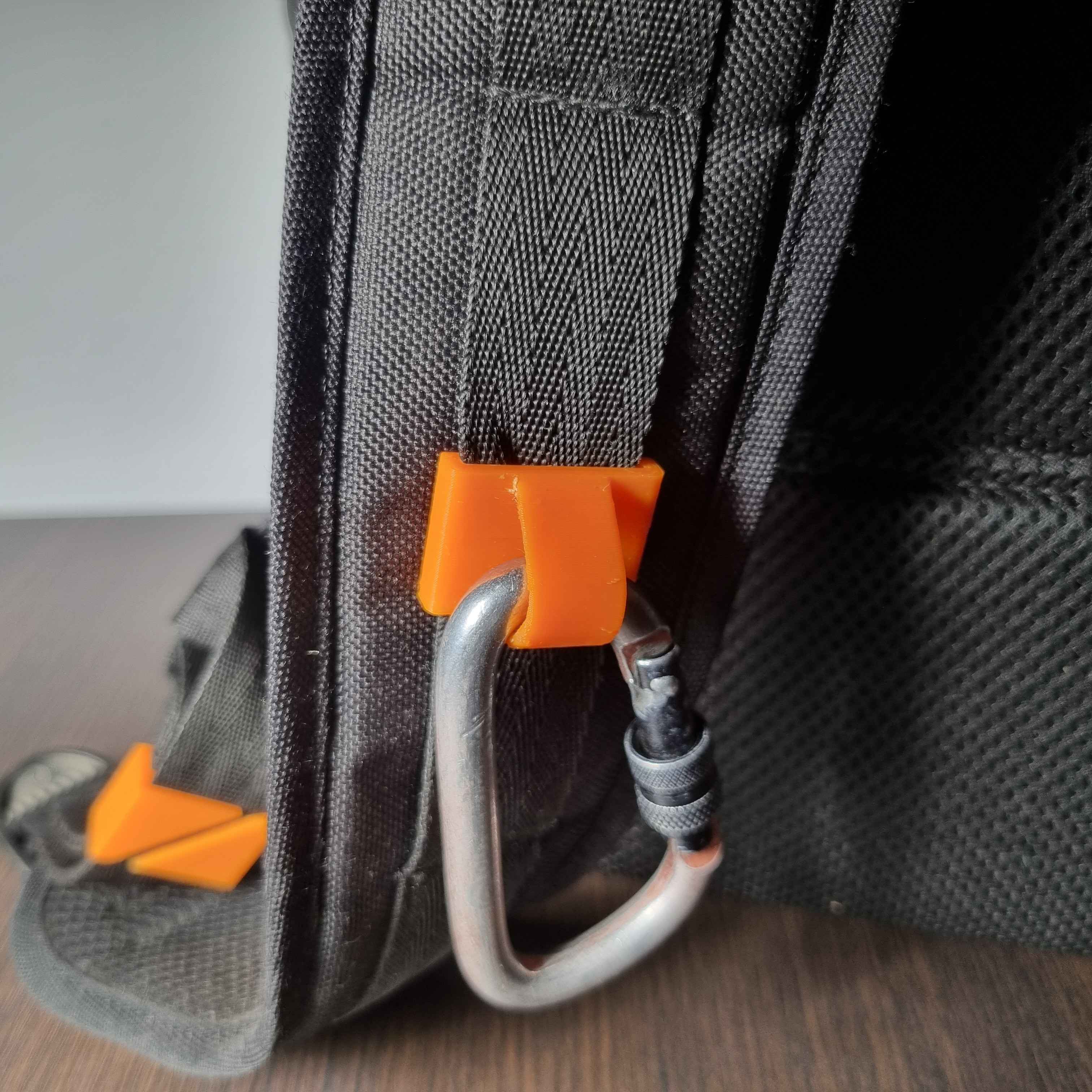 Carabiner Holder for Backpack by rumstone | Download free STL model ...
